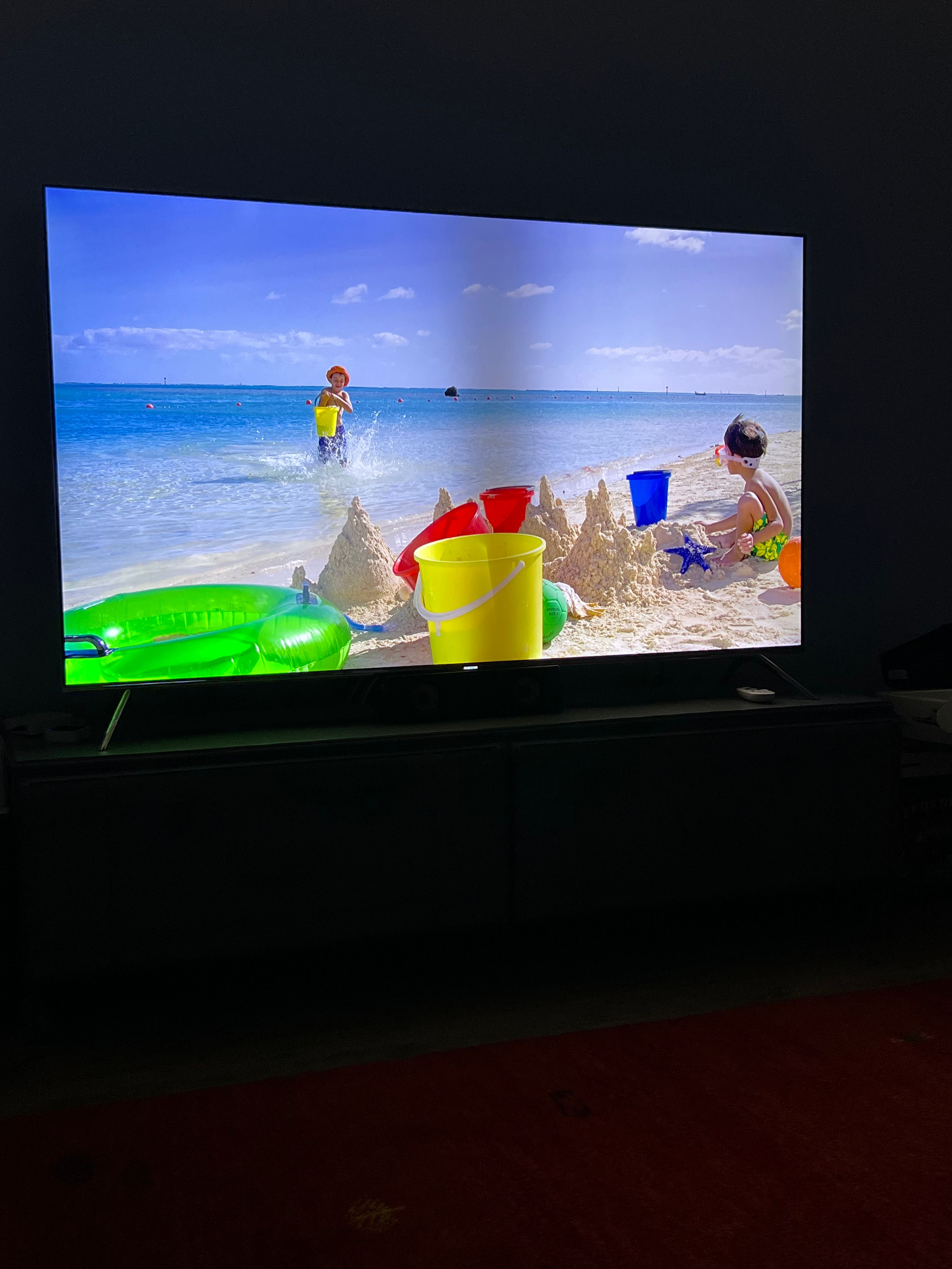 Risolto: Schermo tv riga verticale - Samsung Community