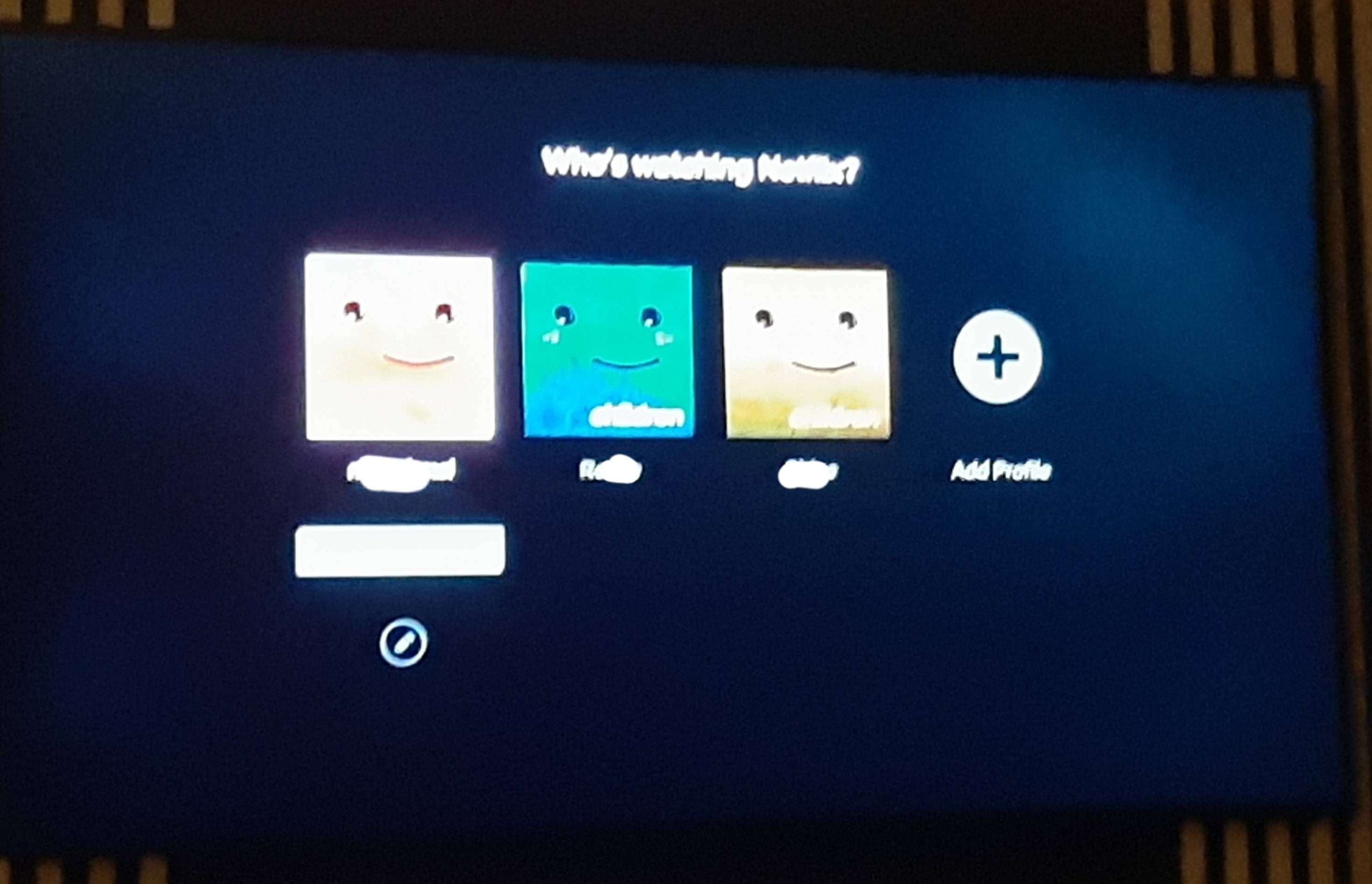 Samsung AU9000 light bleed? - Samsung Community