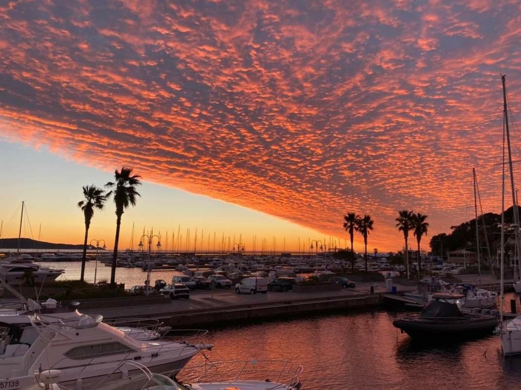 Coucher de soleil sur le port de Hyères - Samsung Community