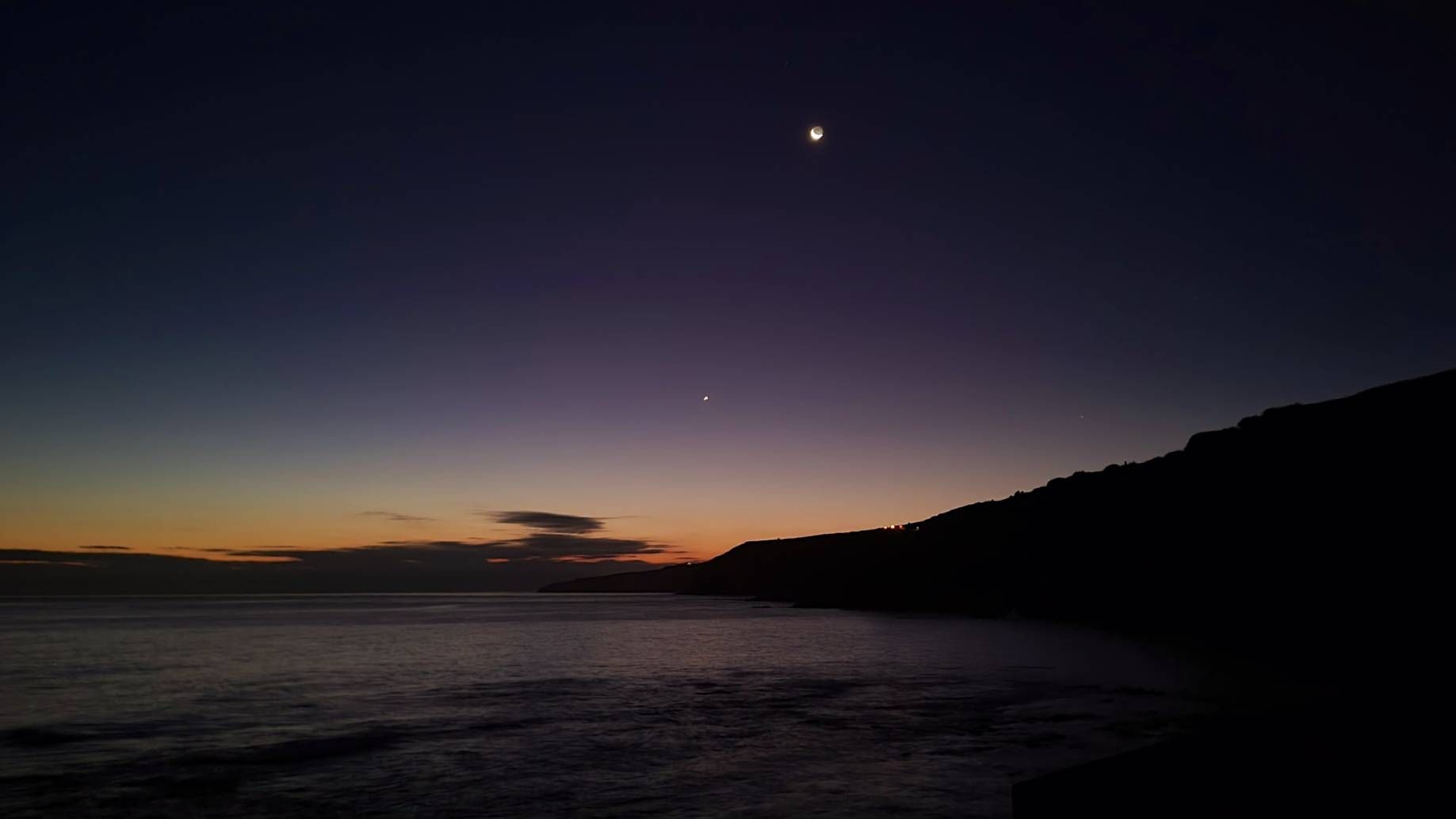 fotografar a luminosidade da lua, zoom máximo da câmara traseira ...