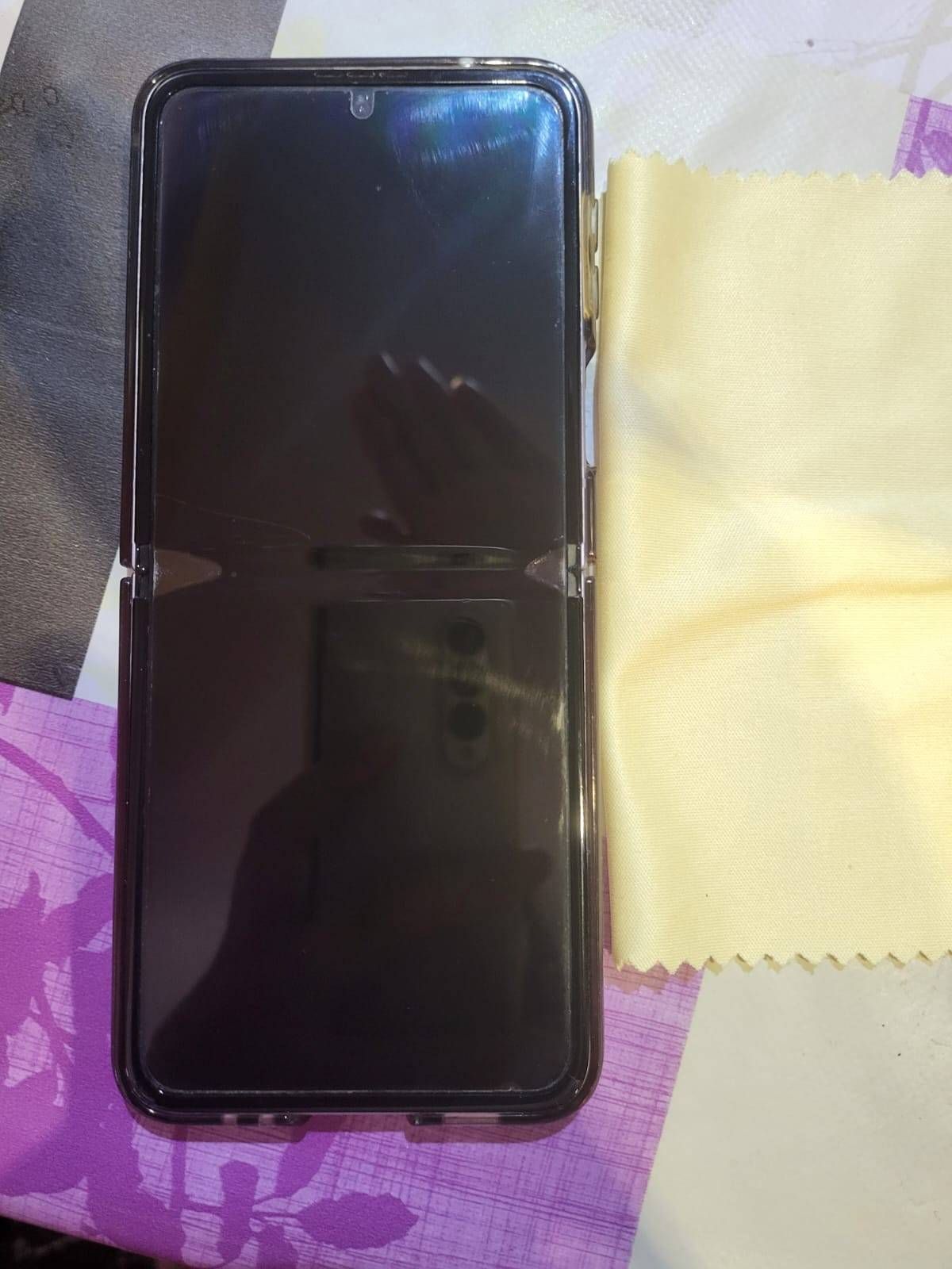 Solucionado: Reparación Pantalla ZFlip3 - Samsung Community