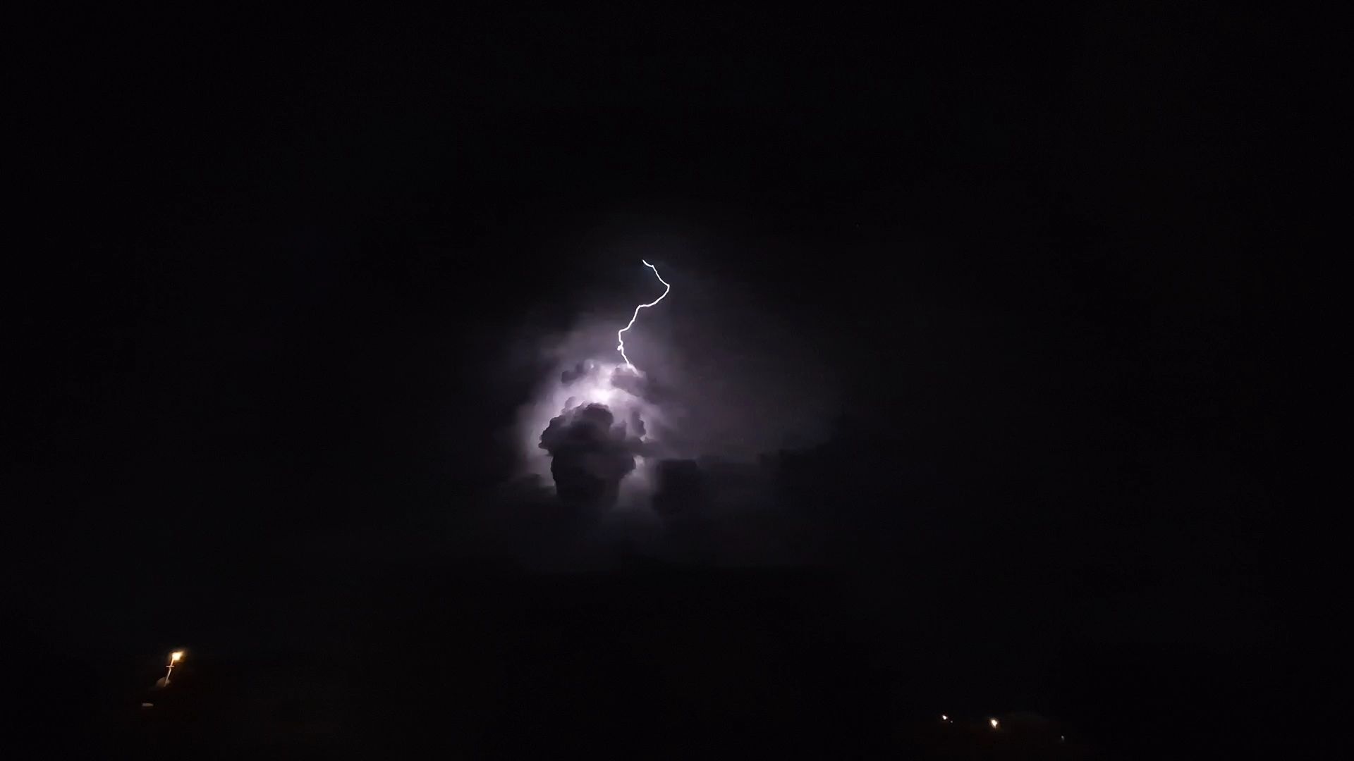 Éclair nocturne... - Samsung Community