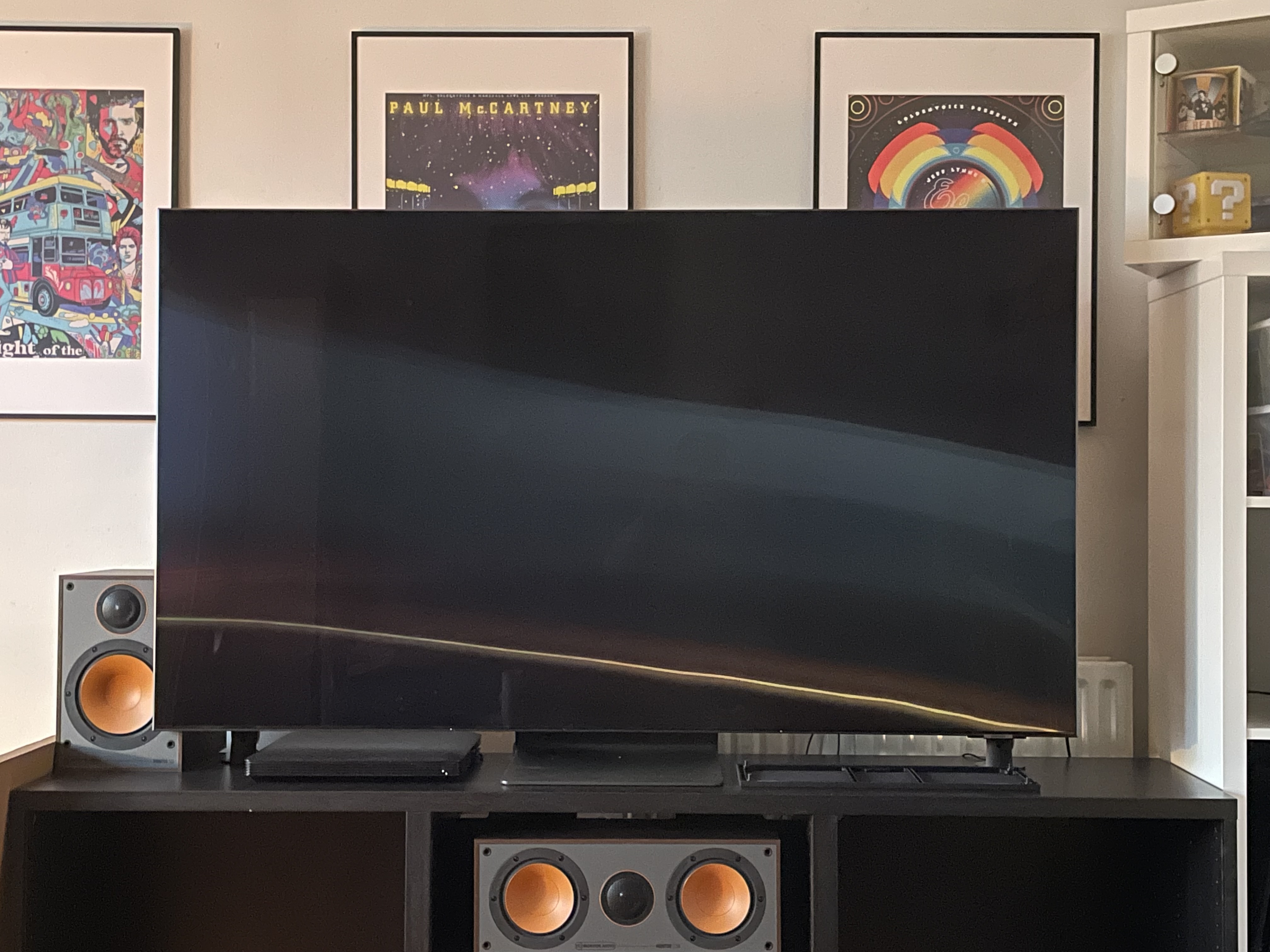 Anti glare screen problem - ceiling light reflections - Samsung Community