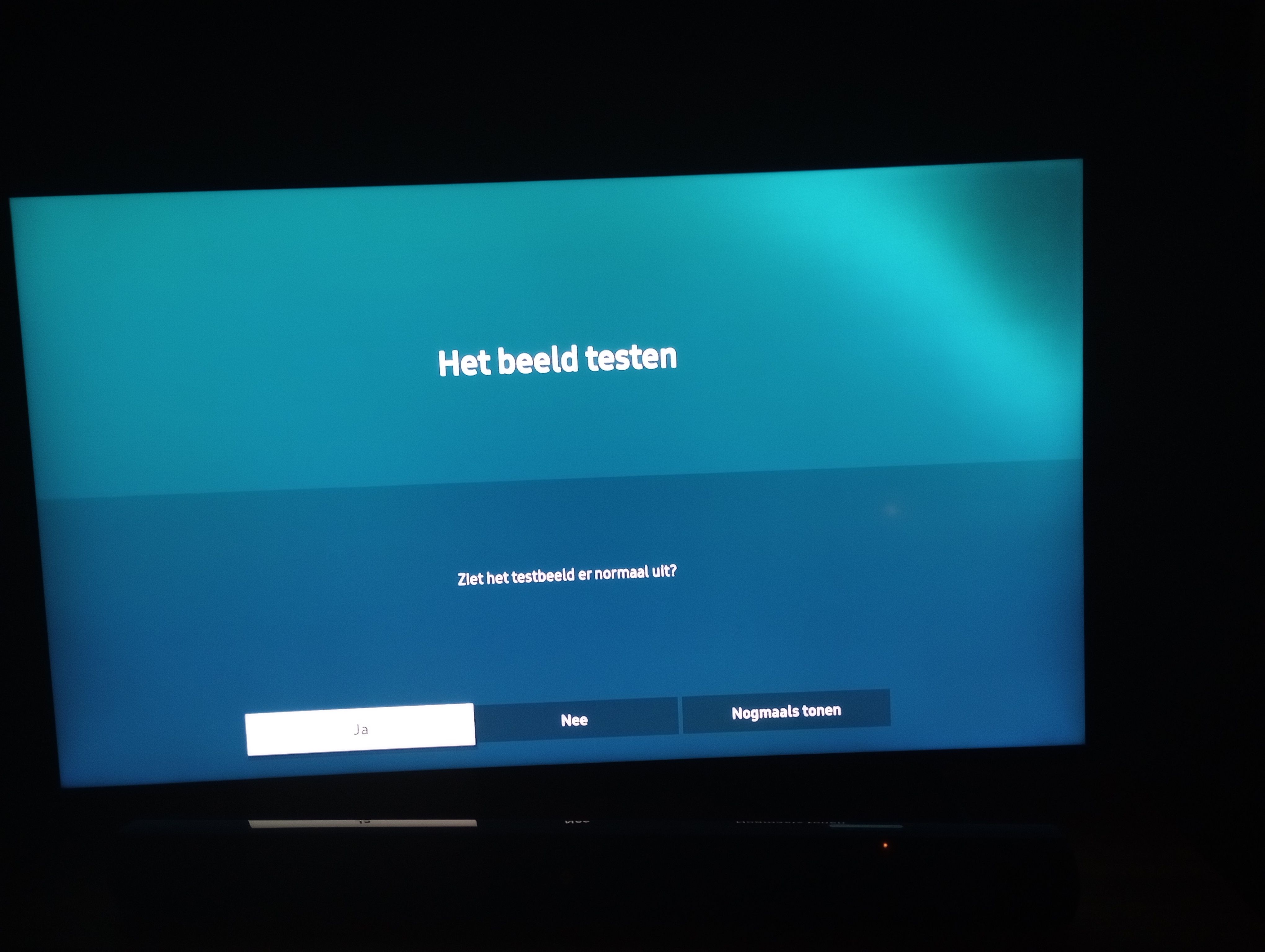 Opgelost: Donkere vlek rechtsboven in beeld - Samsung Community