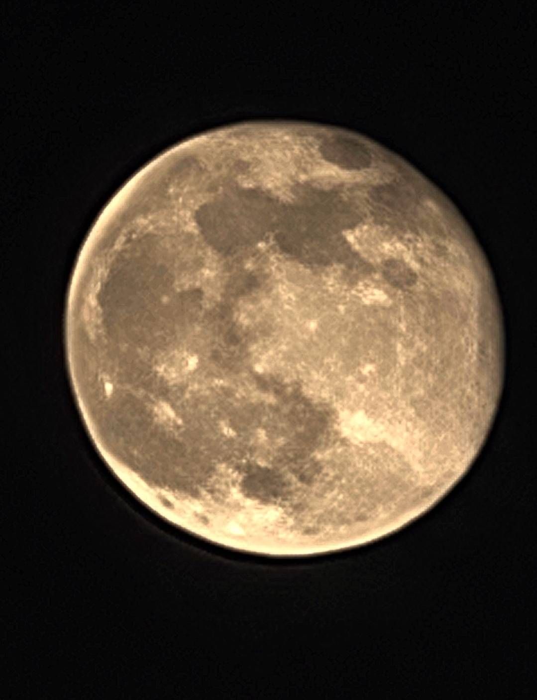 Hi, Leute, der Mond heute Abend, bessere Aufnahme mit dem Galaxy s22 ...