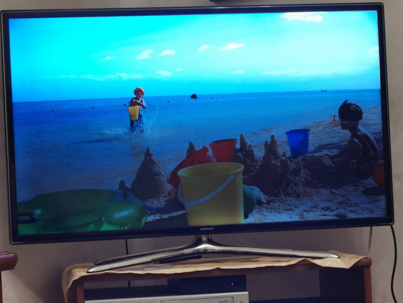 striscia nera da metà TV in giù - Samsung Community