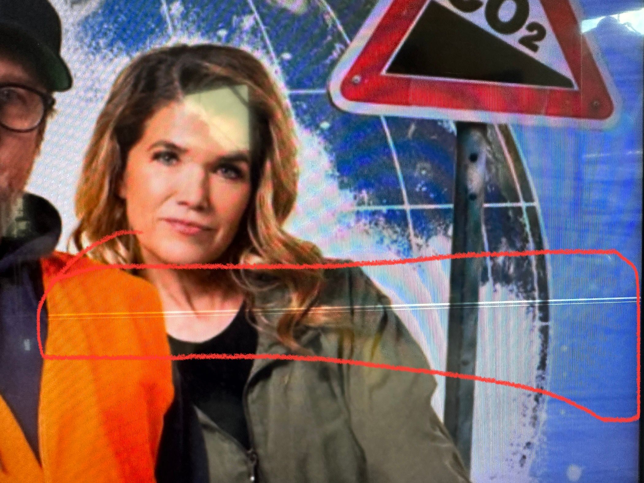 Samsung UE55JU6050 hat von mitte bis rechts 2-3 Zeilen die Pixel heller ...