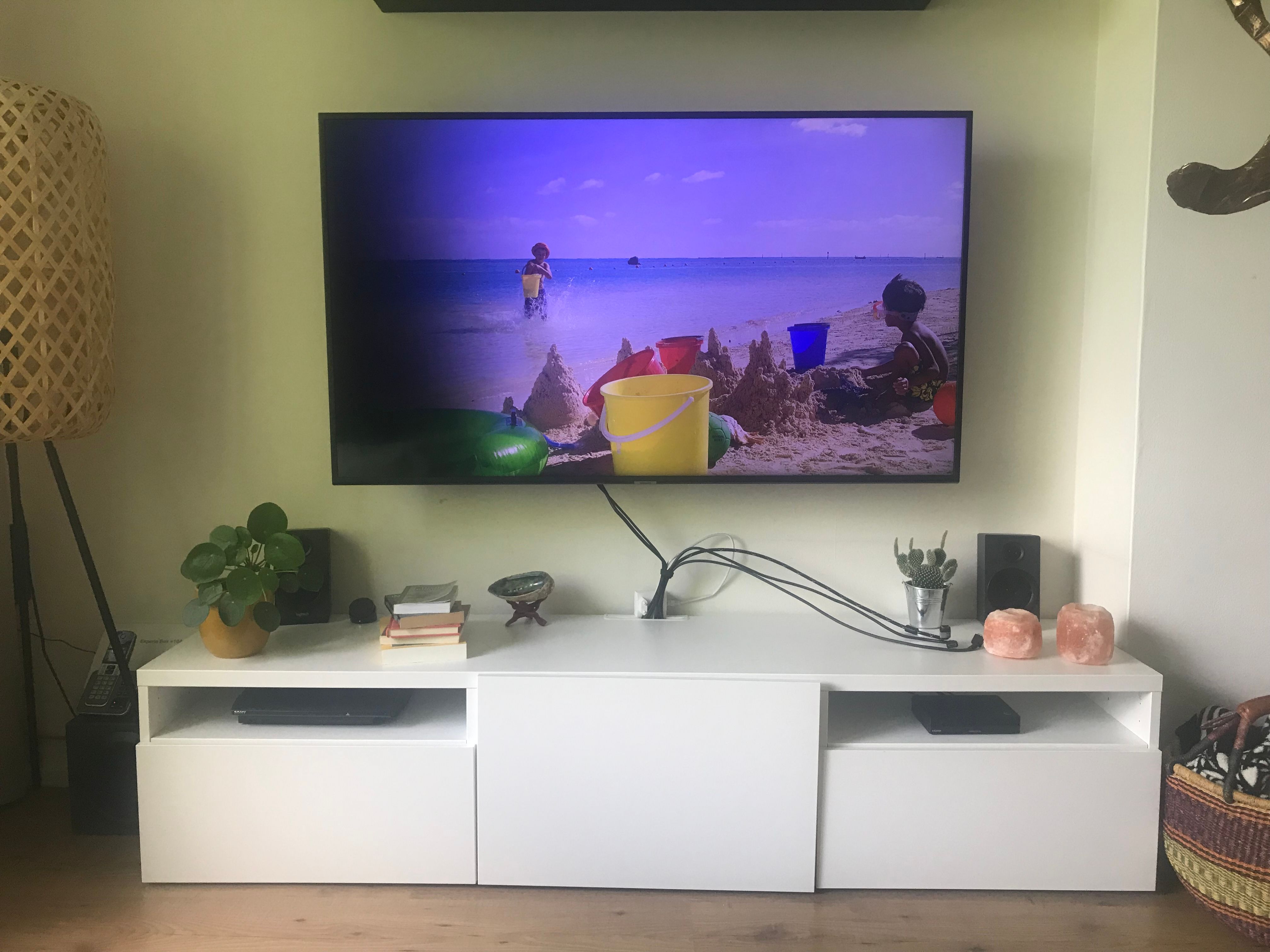 Opgelost: Zwarte vlek/schaduw linkerkant van het scherm - Samsung Community