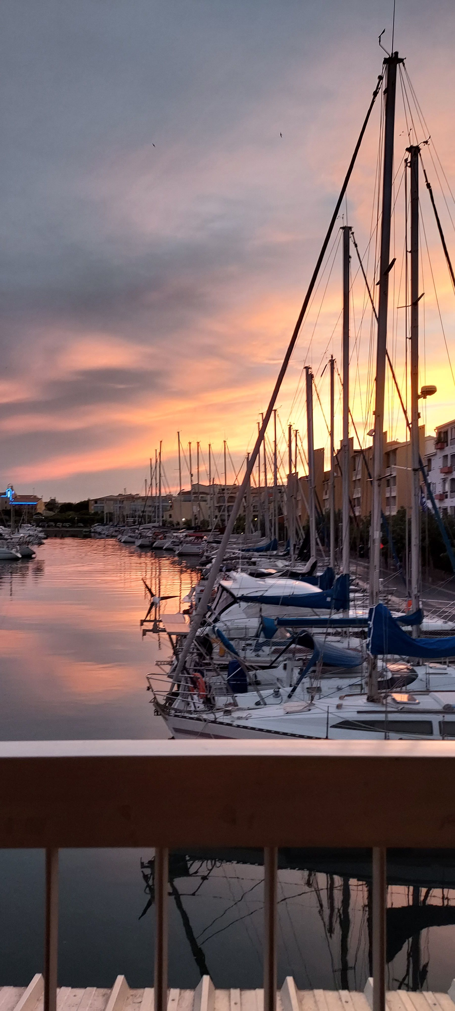 Coucher de soleil sur le port - Samsung Community