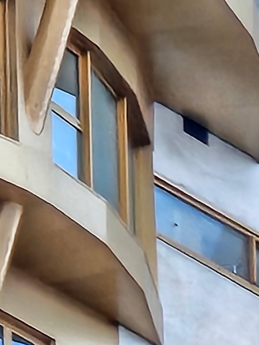 Zoom x100 sobre edificio - Samsung Community