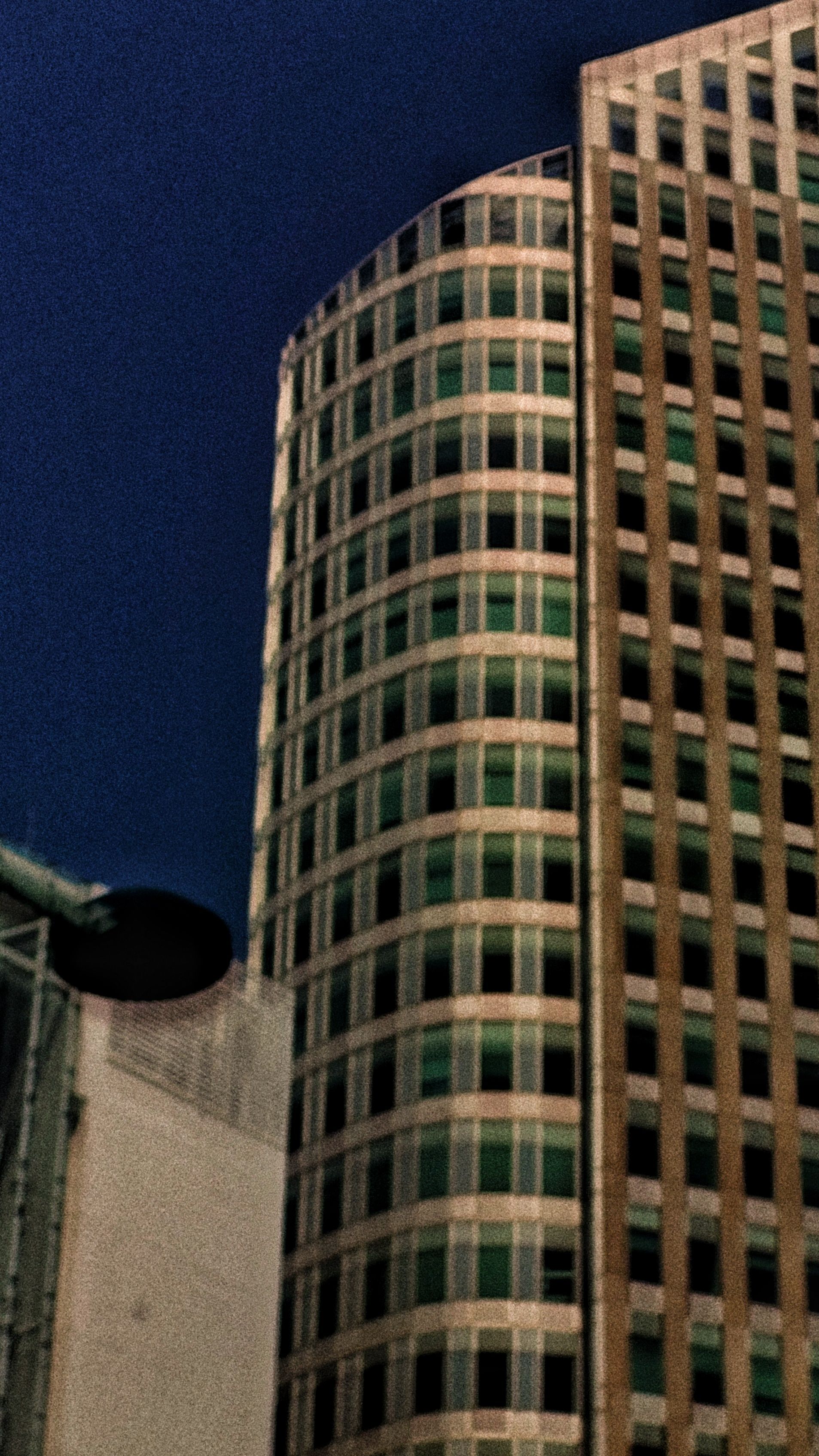 Skyscraper reflection - Samsung Community