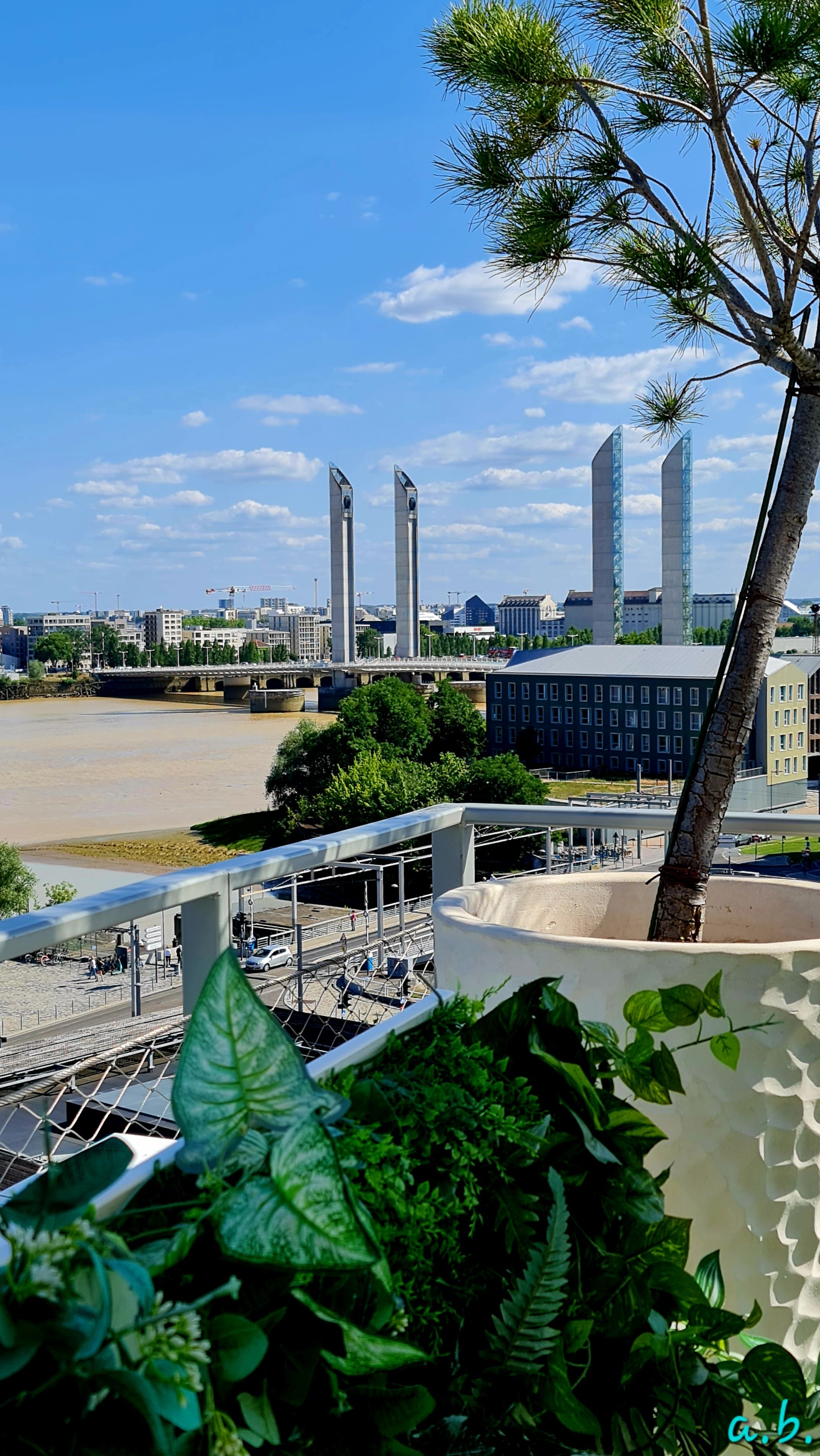 Chaban bridge ,from the Toproof du Renaissance near Garonne ...