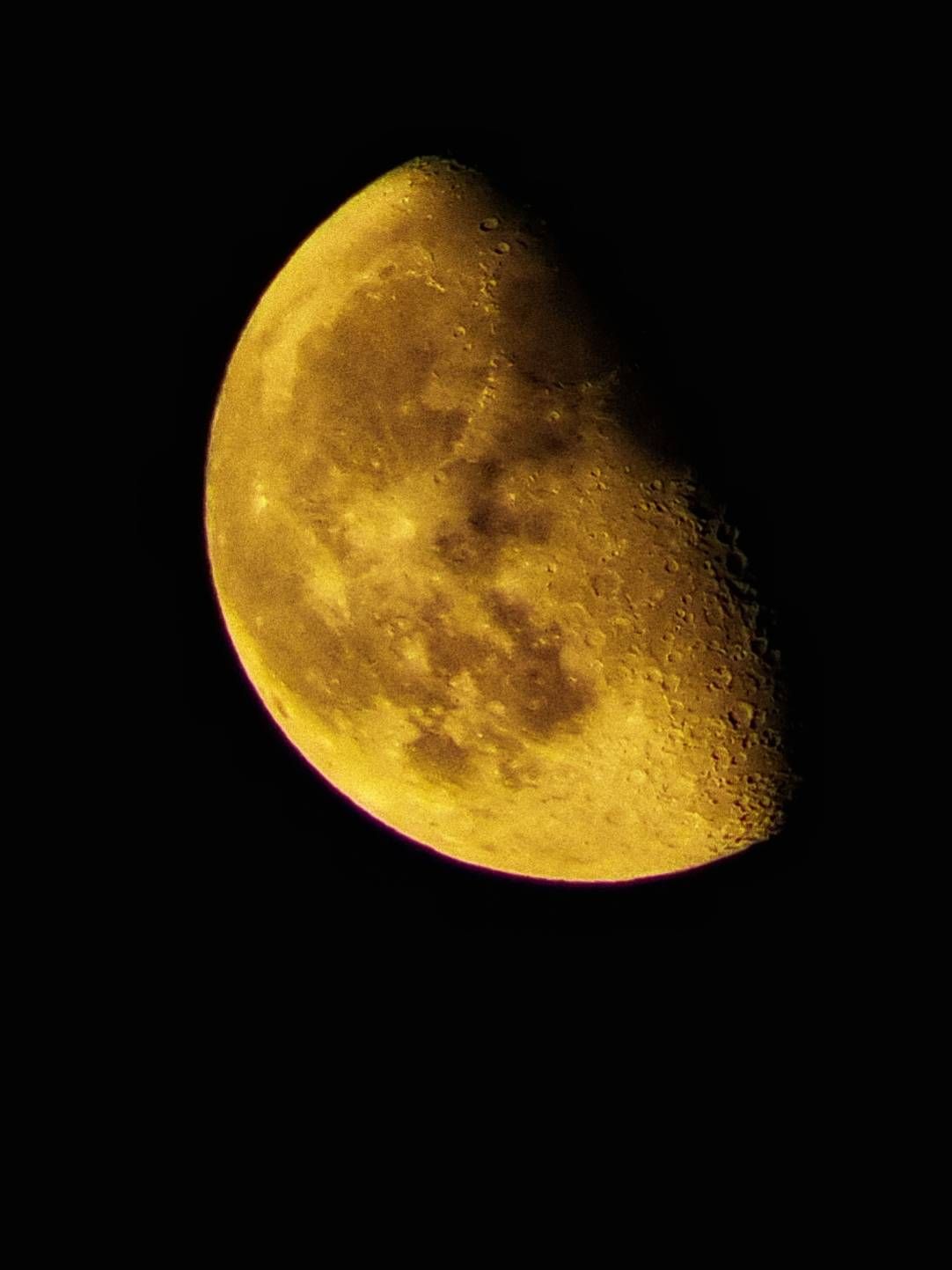 Golden Moon 🌙 - Samsung Community
