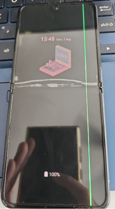 Green line on internal screen flip 3 - Samsung Community