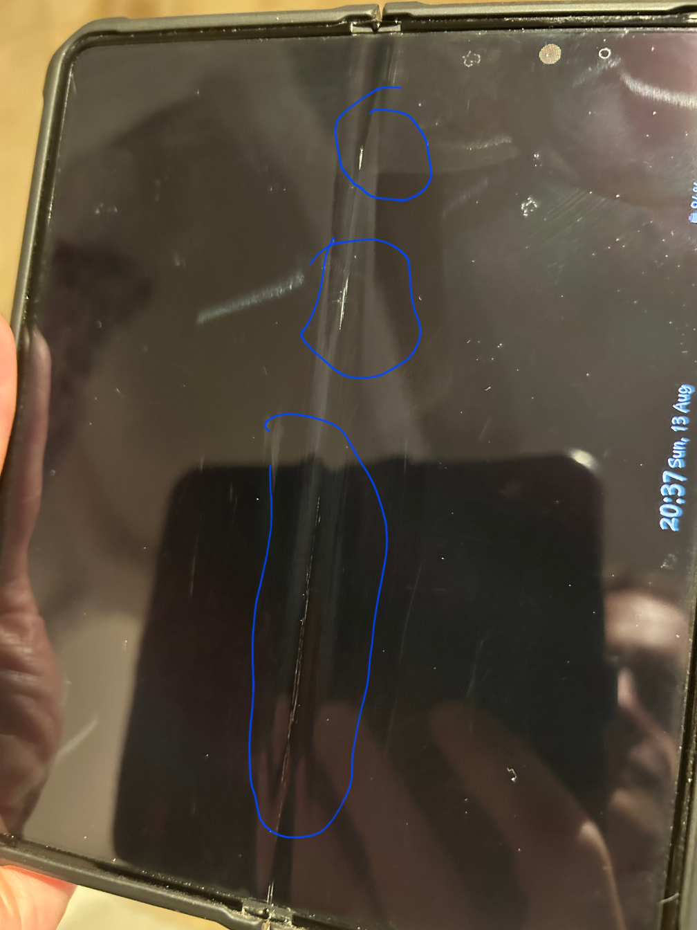 Fold 3 Screen Splitting in middle. - Samsung Community