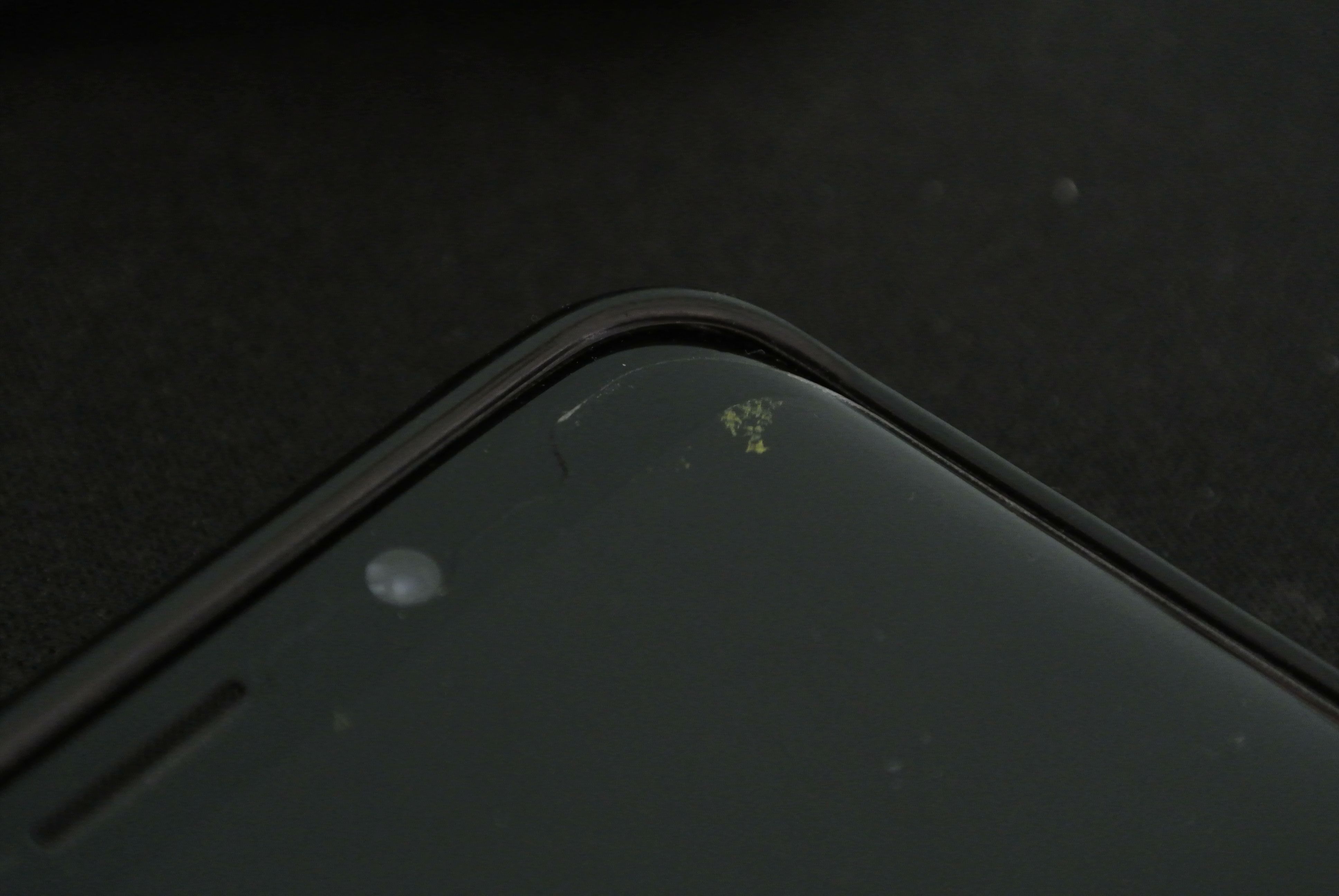 Weird golden red dots on amoled display(S9+) - Samsung Community