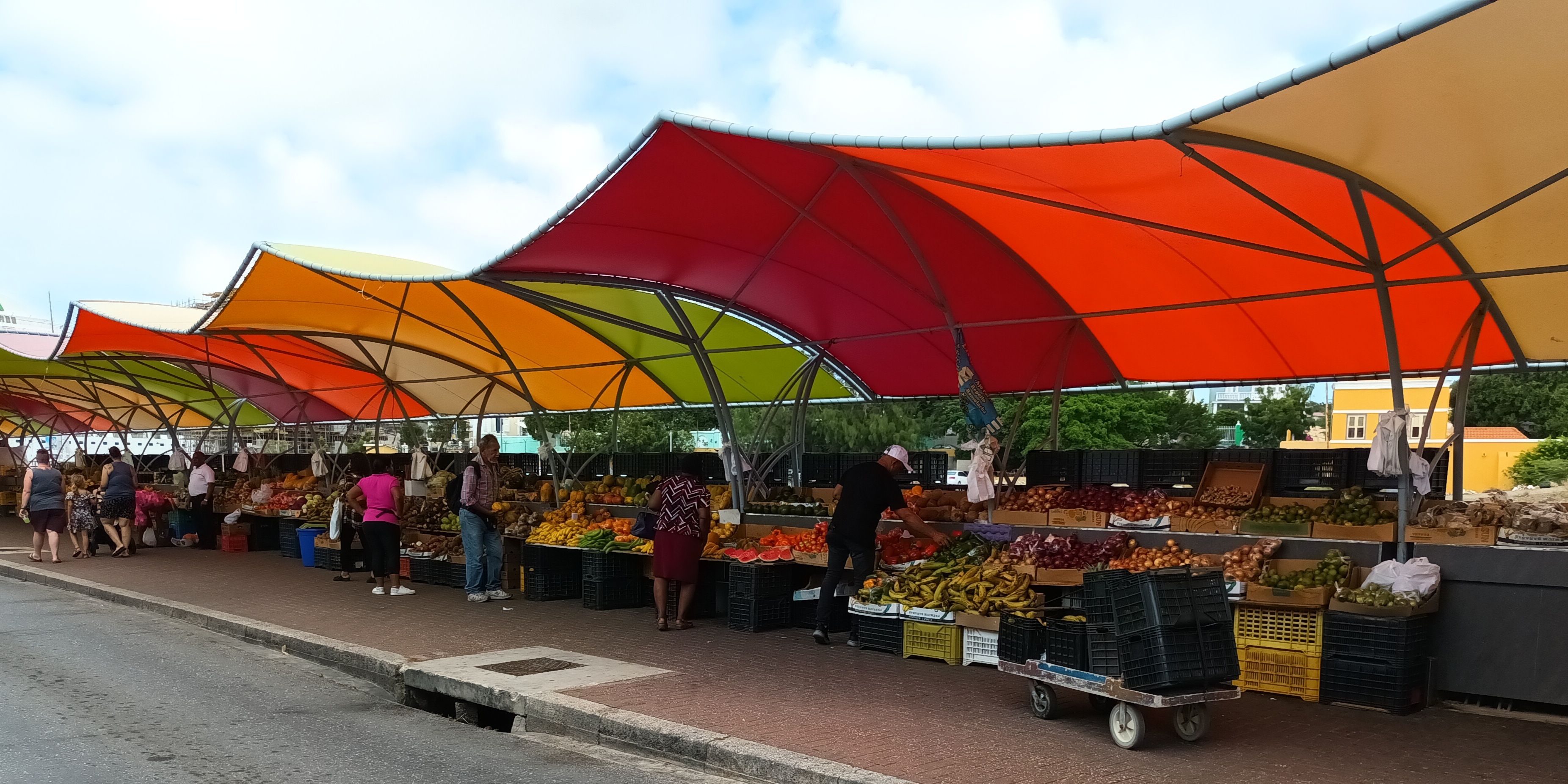 Curaçao market - Samsung Community