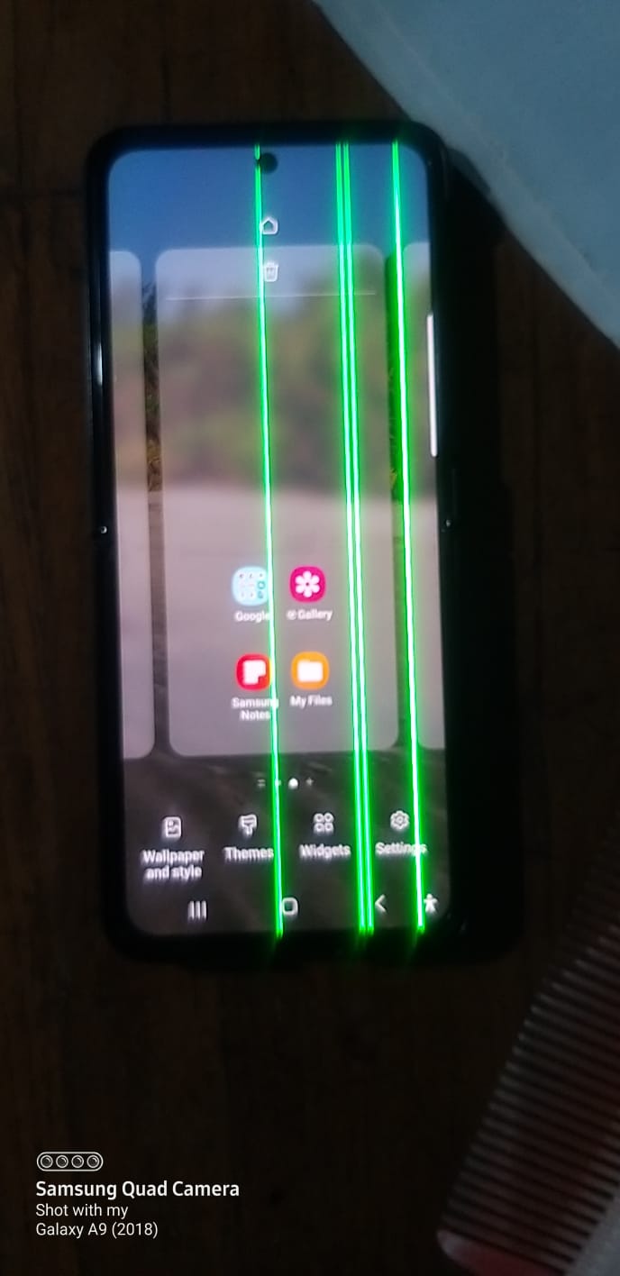 Green line on internal screen flip 3 - Samsung Community