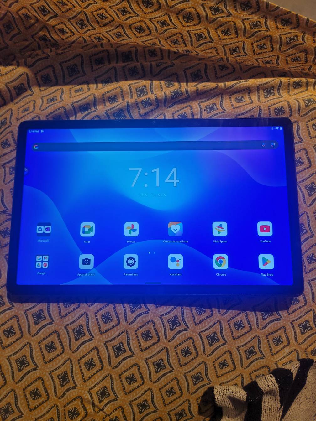 Résolu : Tâche blanche apparue sur l'écran de ma Tab A8 - Samsung Community