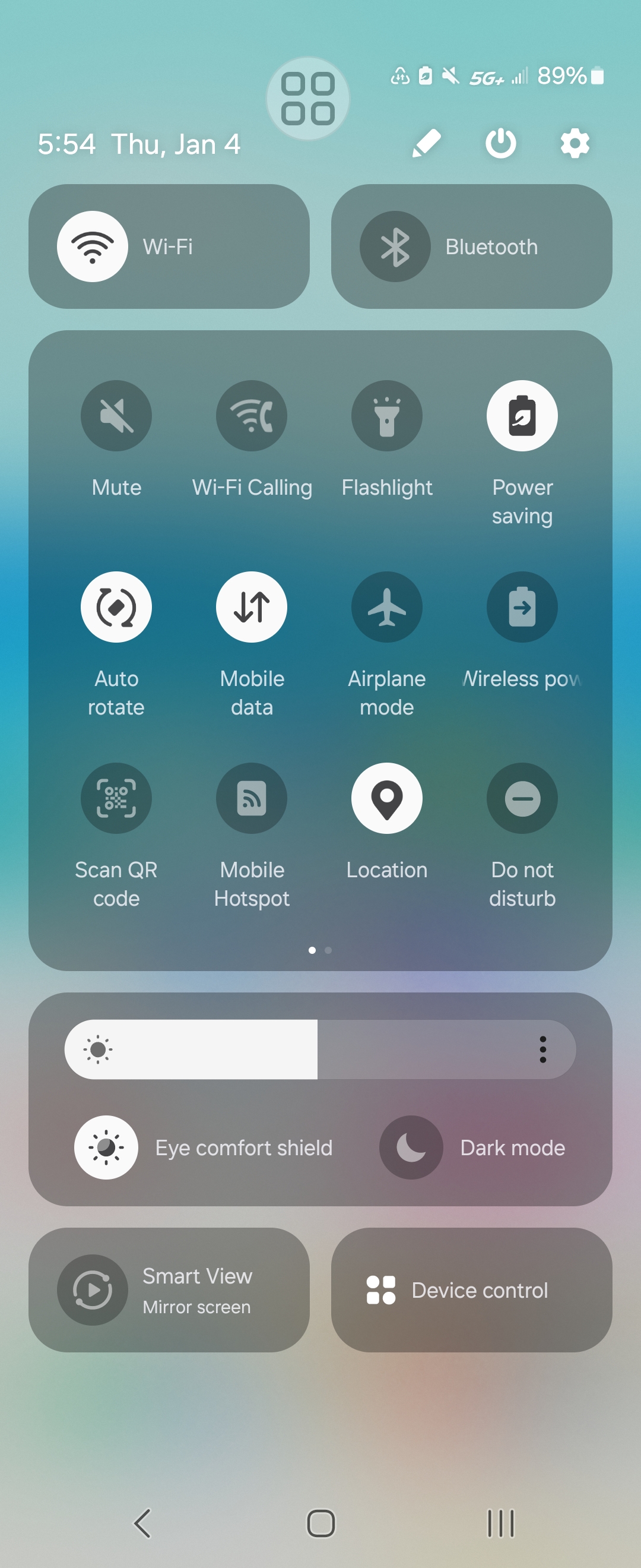 Notification bar is grey, not transparent and fills up til whole screen ...