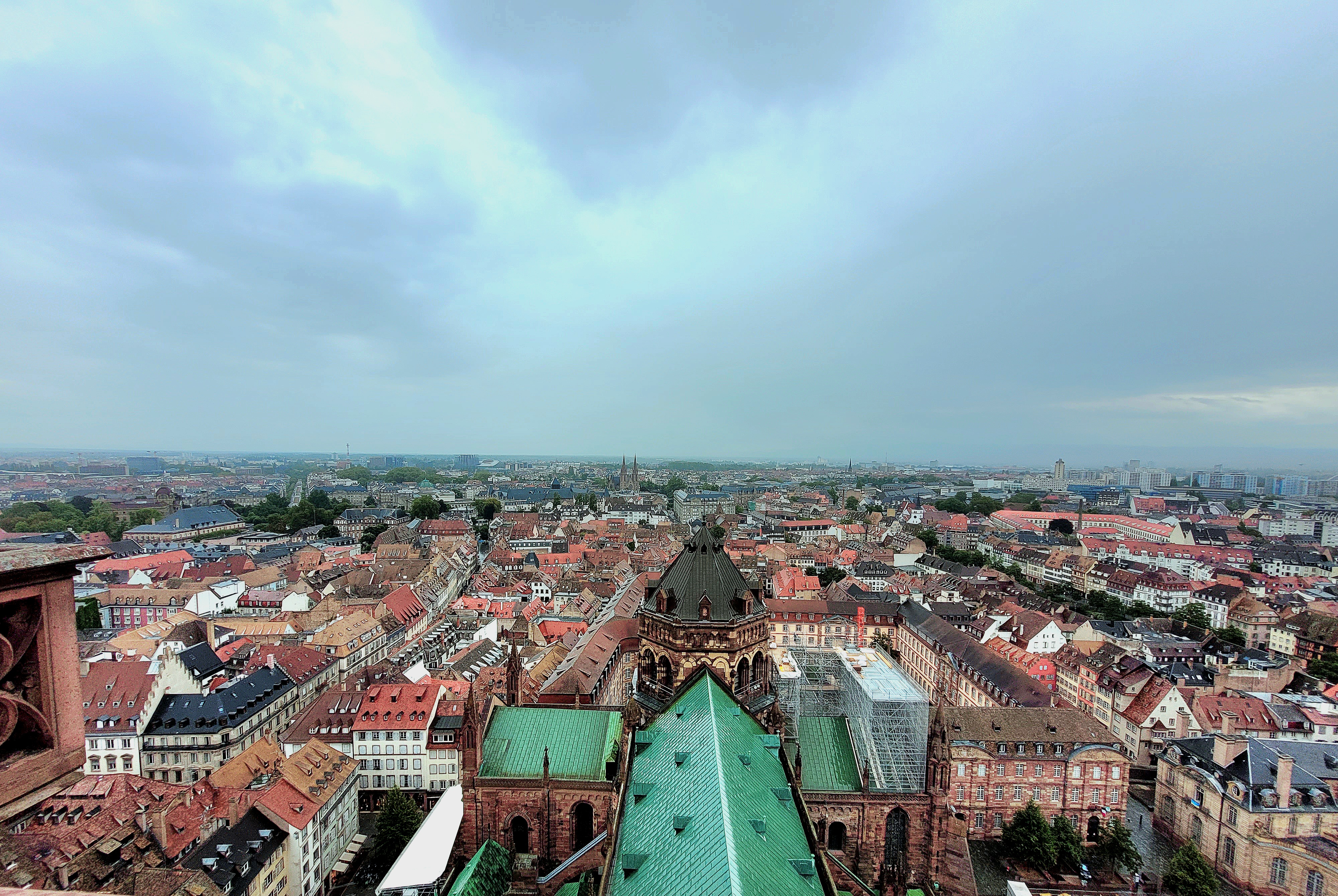 Vue sur les toits de Strasbourg depuis la cathédrale. - Samsung Community