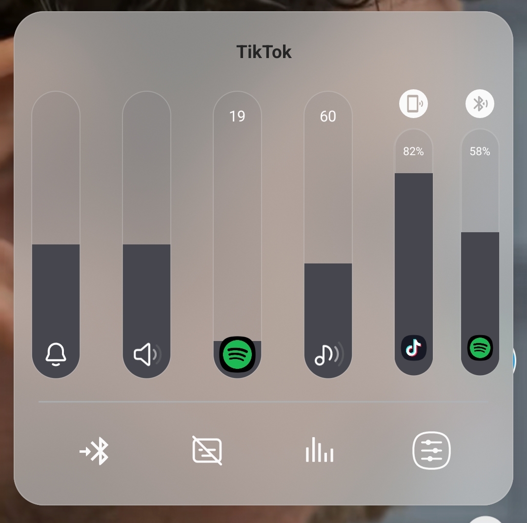 Physical Volume control key adjusting external speakers's volume ...