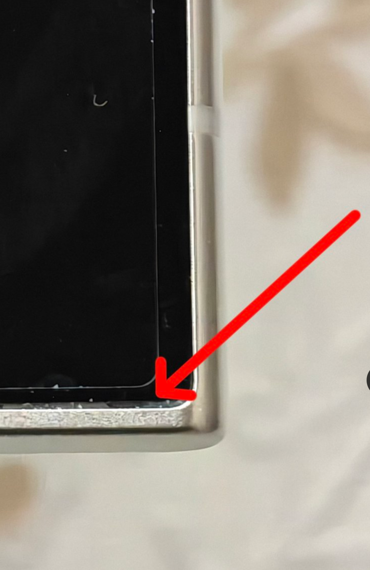 Vyřešeno: Small gap between display and frame - Samsung Community