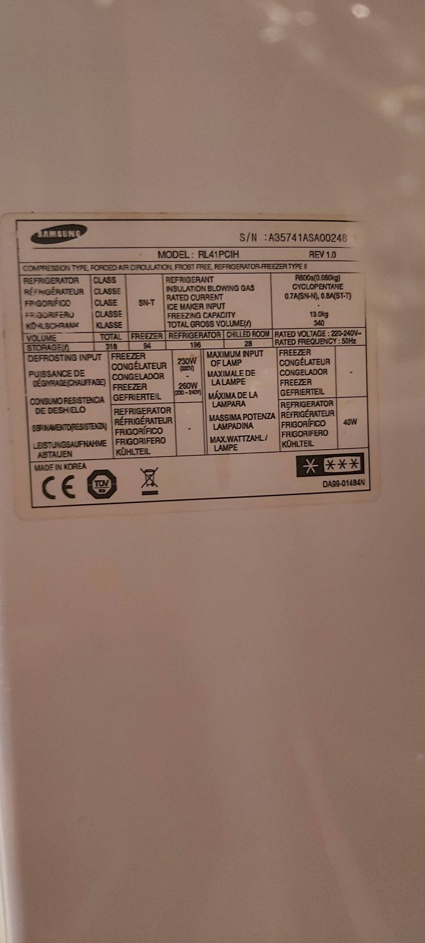 Woda lub lód zbiera się w lodówce. Co możemy sami zaradzić? - Samsung ...