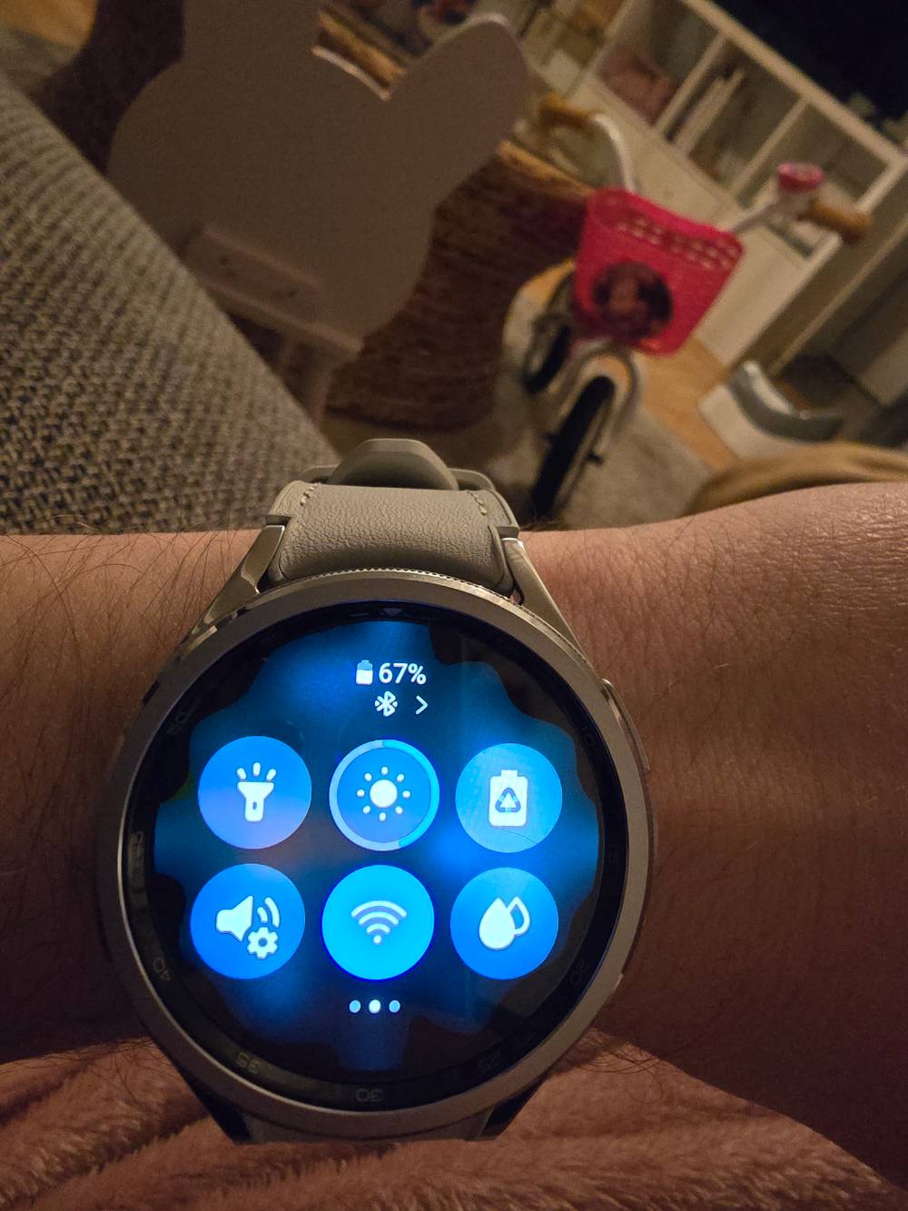 Solved: Samsung Watch 6, Quickpanel design issue? - Samsung Community