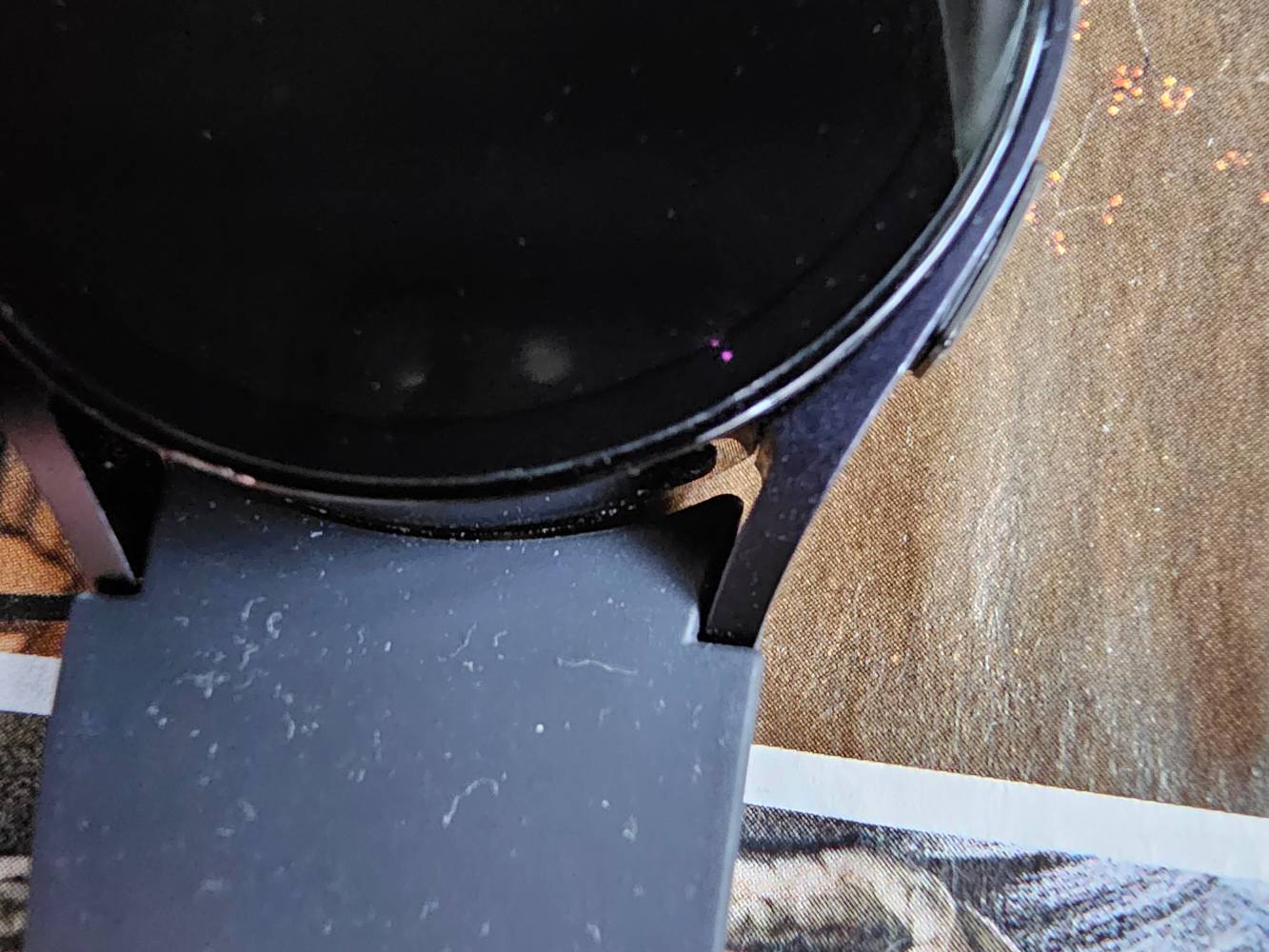 Beschadiging horloge kast - Samsung Community