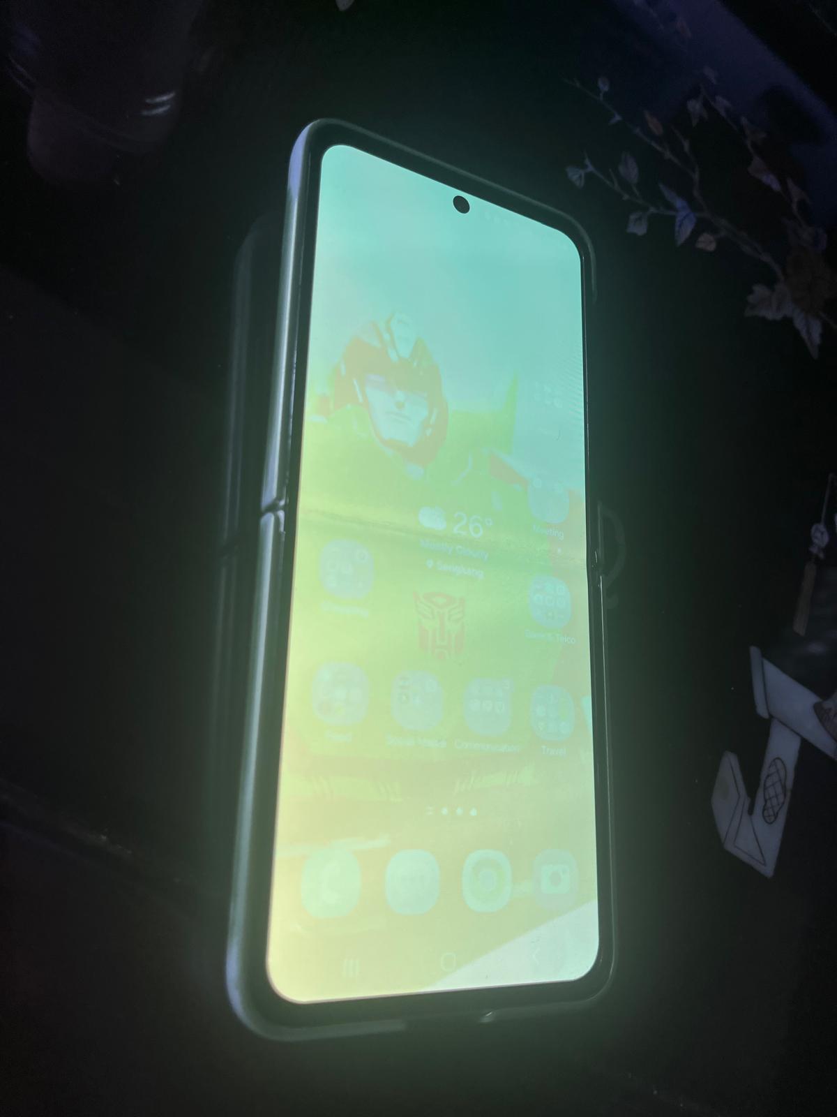 Flip5 screen problem after update - Samsung Community