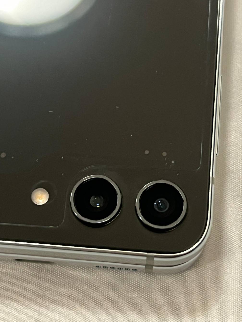 Flip 5 camera lens - Samsung Community