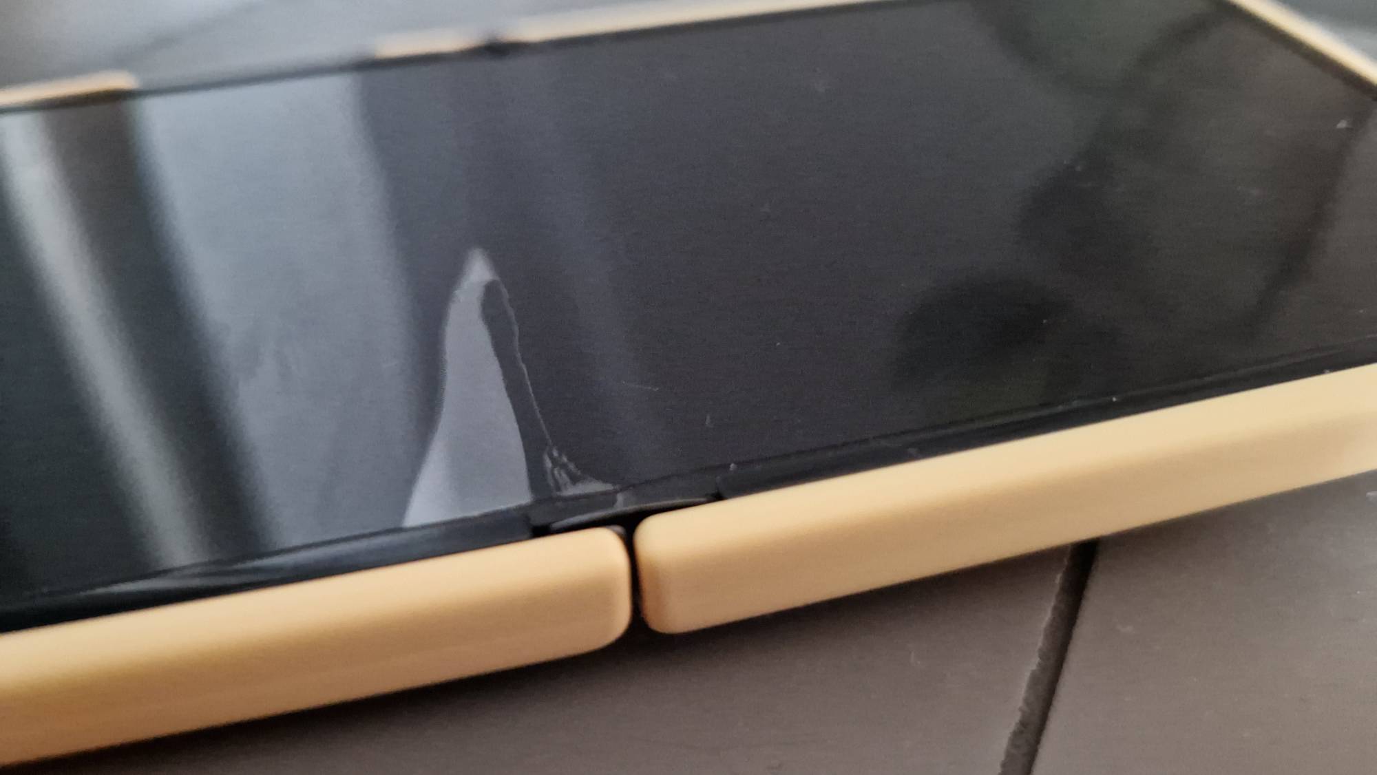 Rozwiązano: [Z Flip 5] [Usterka?] Folia zabezpieczająca ekran odkleja ...