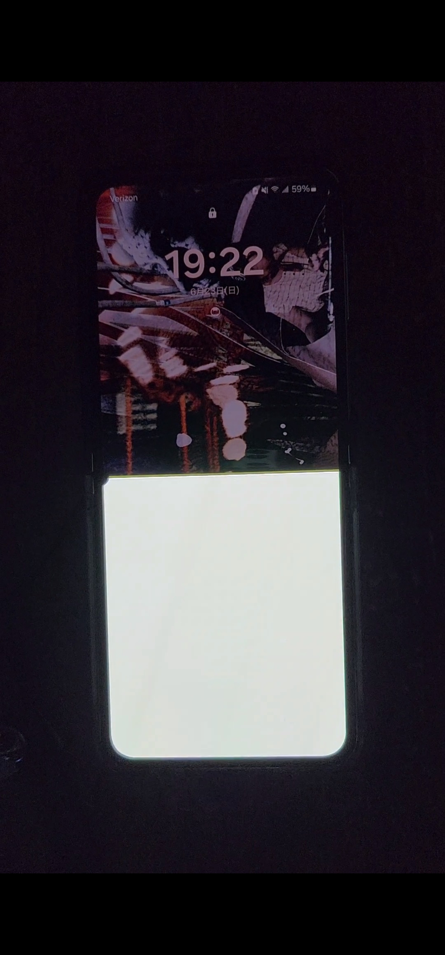 Z Flip 4 Screen Damage/Crease detaching from phone/Black screen ...