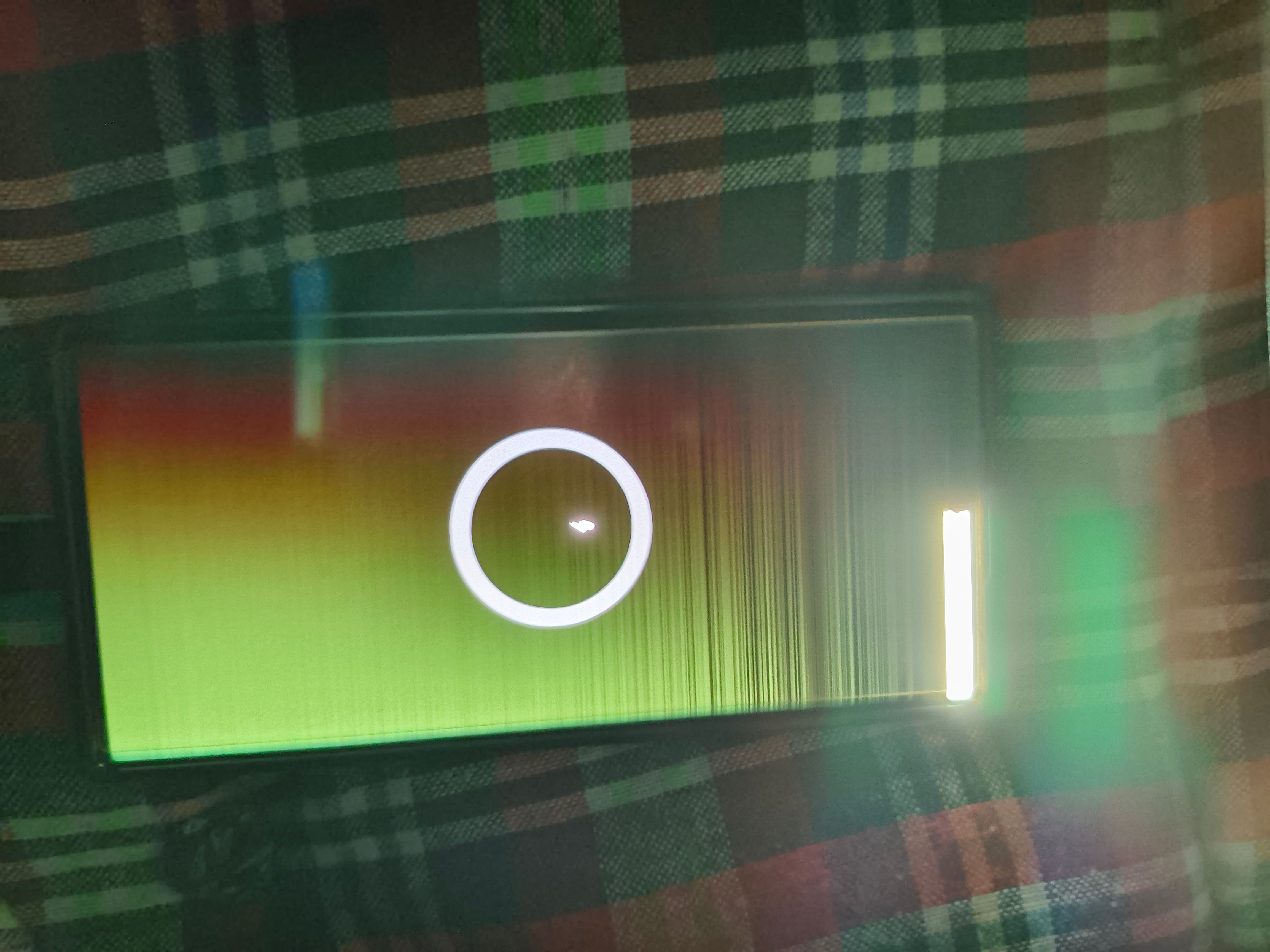 Green line on screen after update on Samsung S22 Ultra. Samsung is a ...