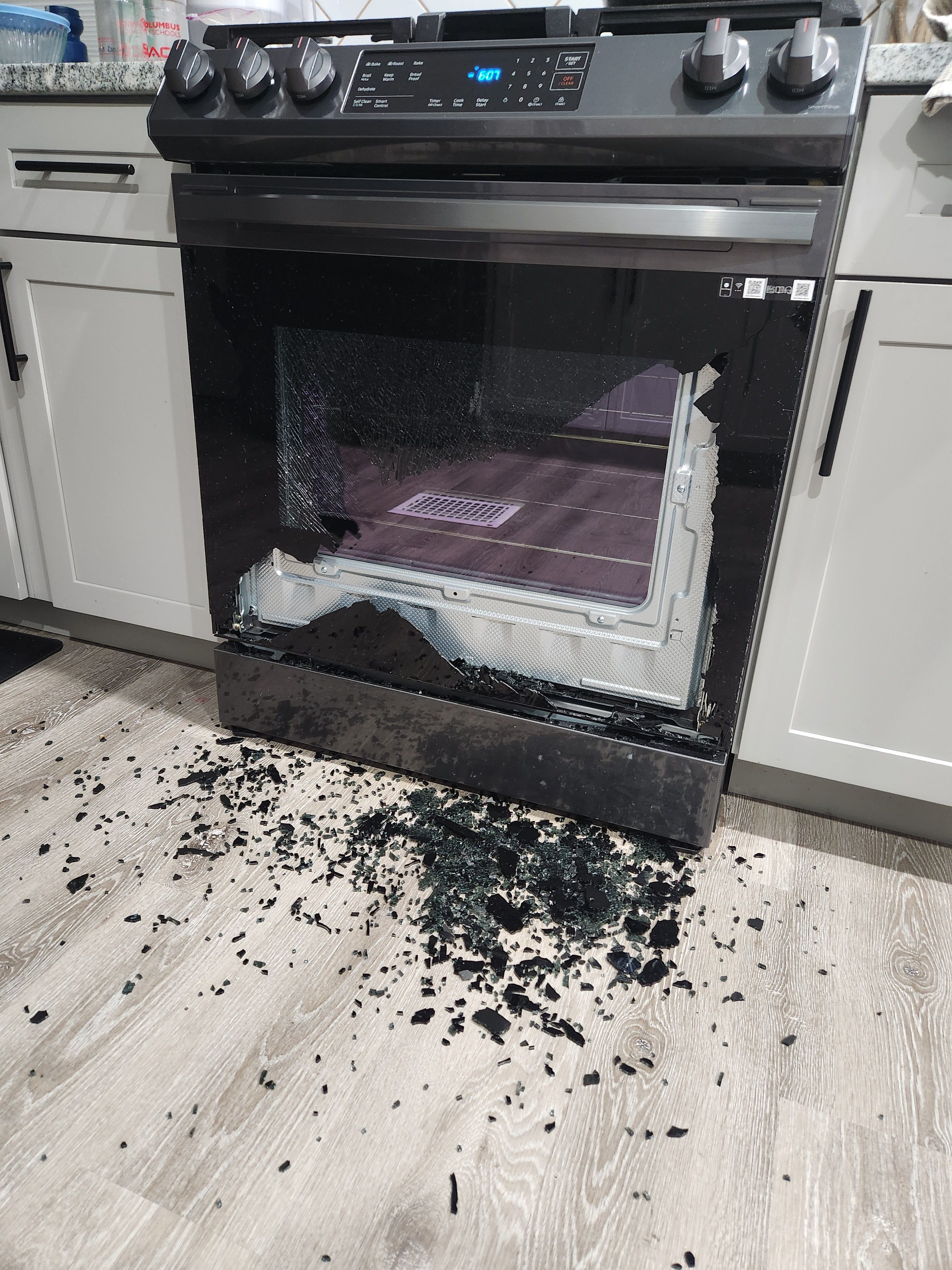 Randomly shattered oven glass door - Samsung Community