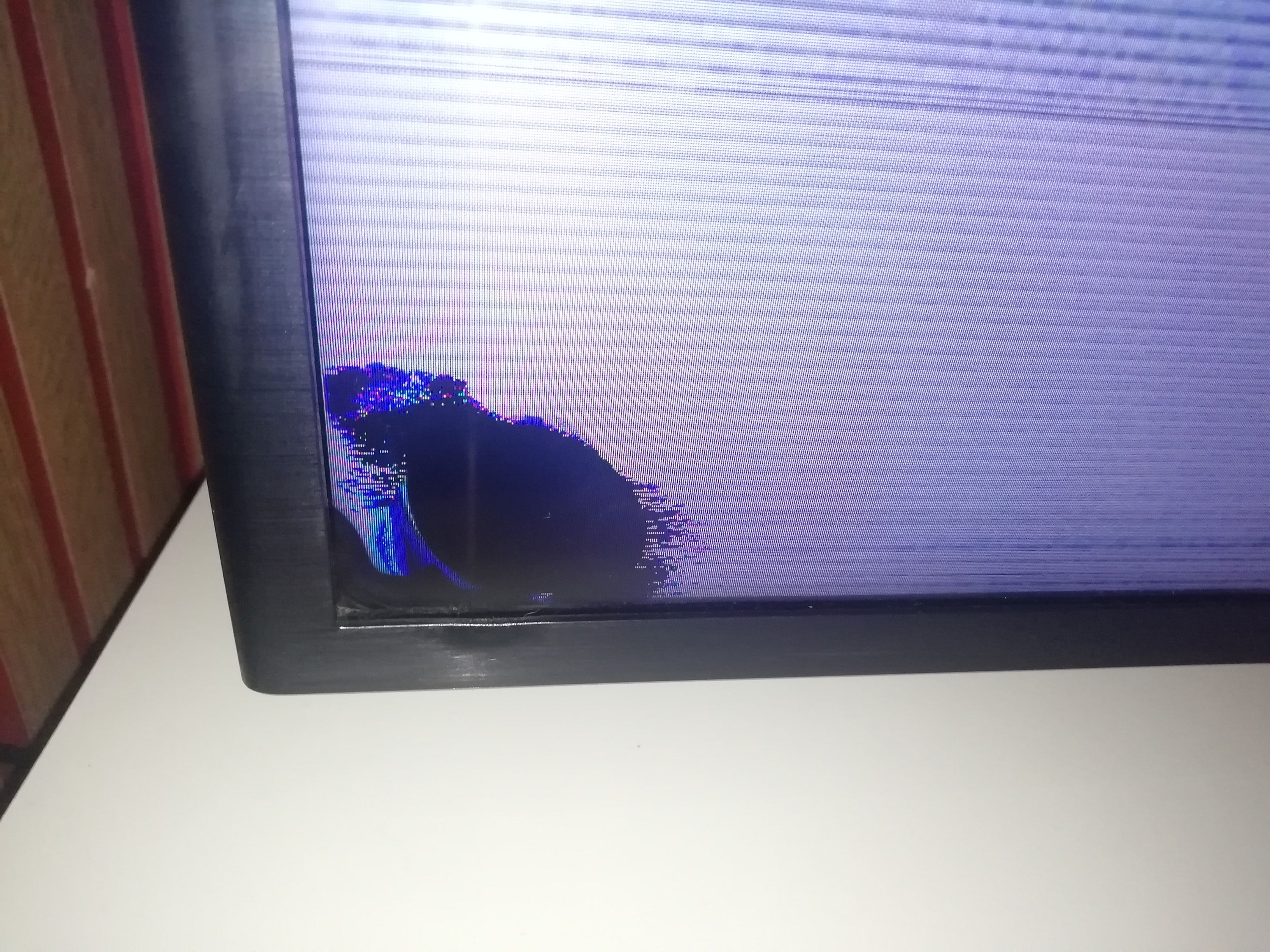 Résolu : Tache noire et bande sur écran - Samsung Community