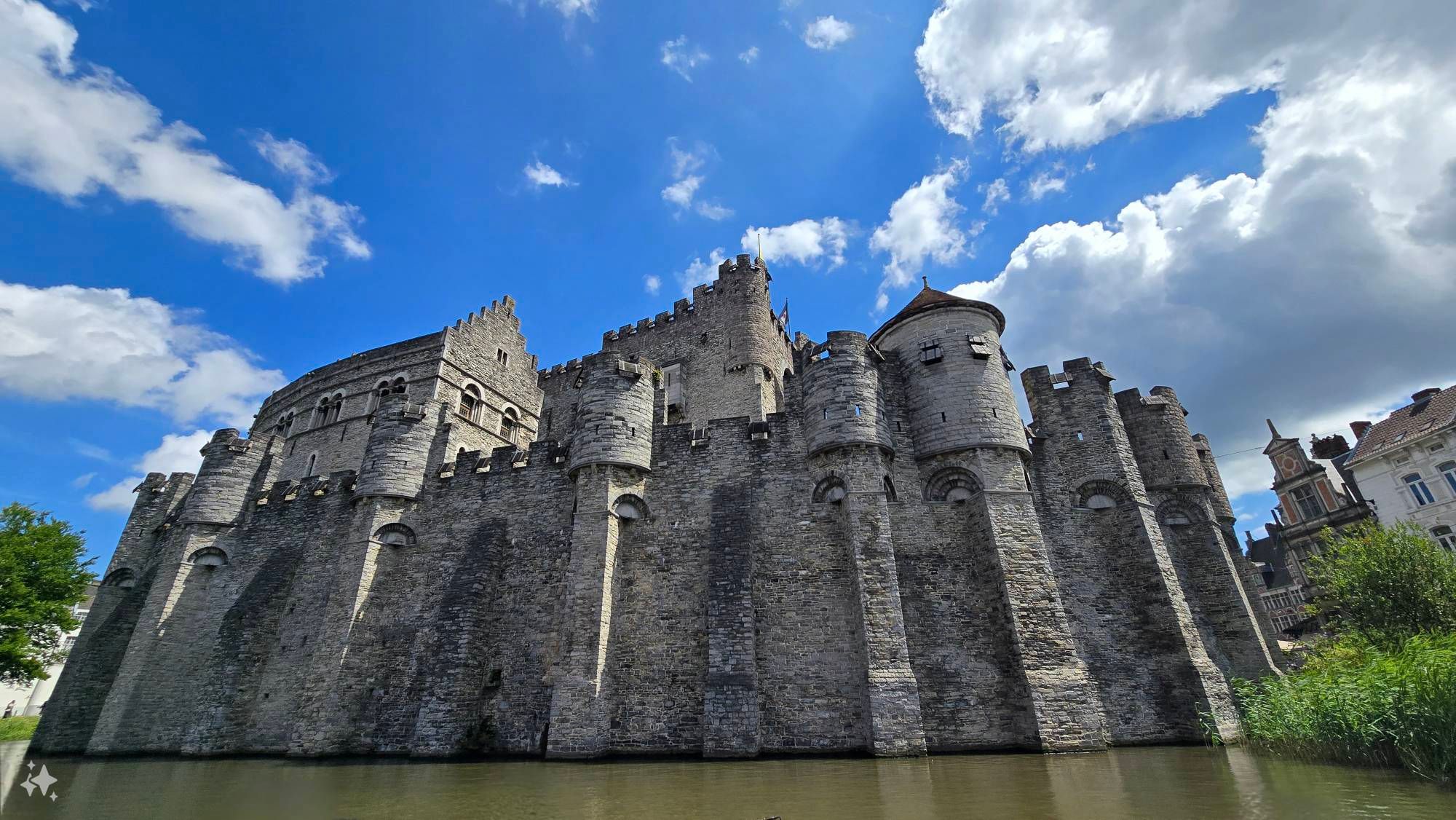 Het Gravensteen: een middeleeuwse burcht in het hartje van Gent ...