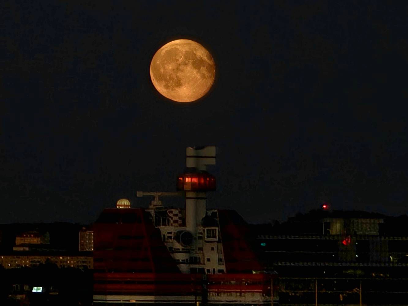 Some moon pics - Samsung Community