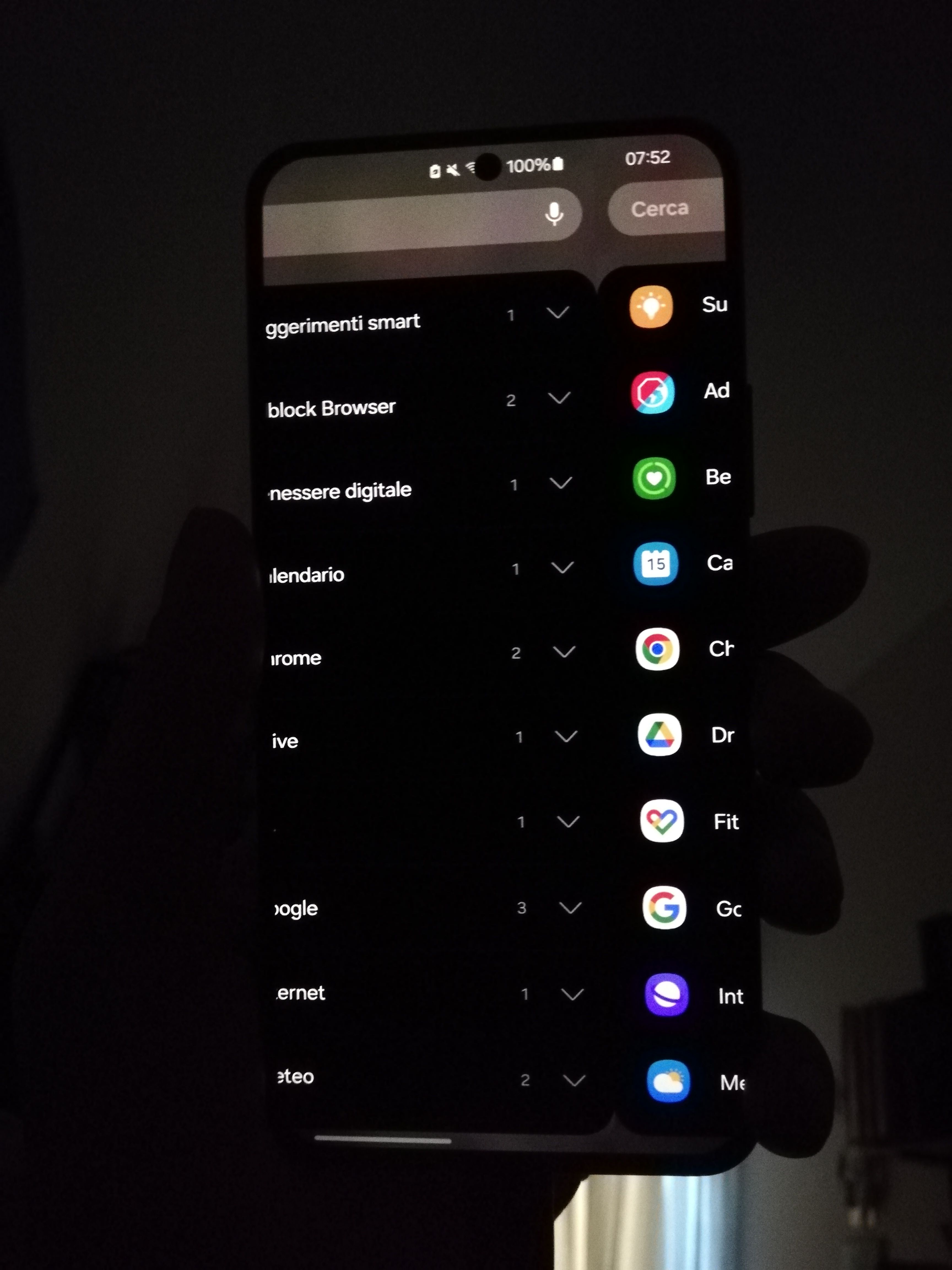 Problema Monitor Samsung Galaxy S22. Si sposta a metà verso sinistra. - Samsung Community