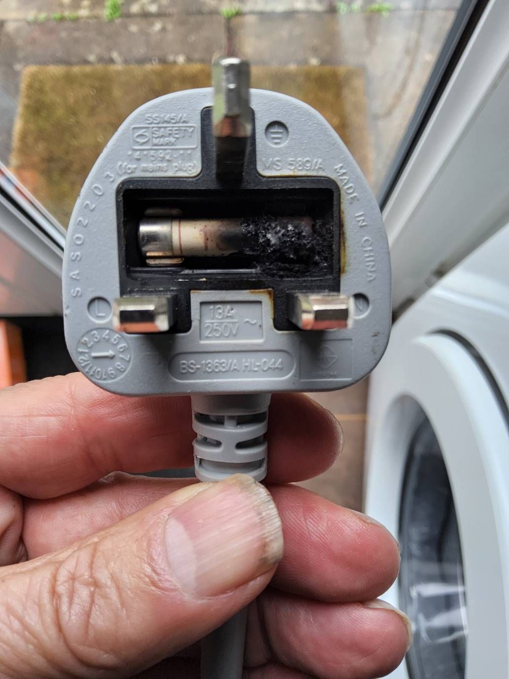 Faulty fuse and scorched socket - washing machine Eco bubble ...