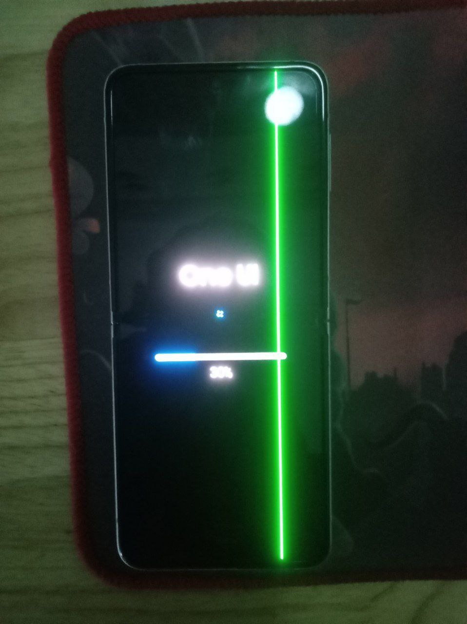 Green line on internal screen flip 3 - Samsung Community