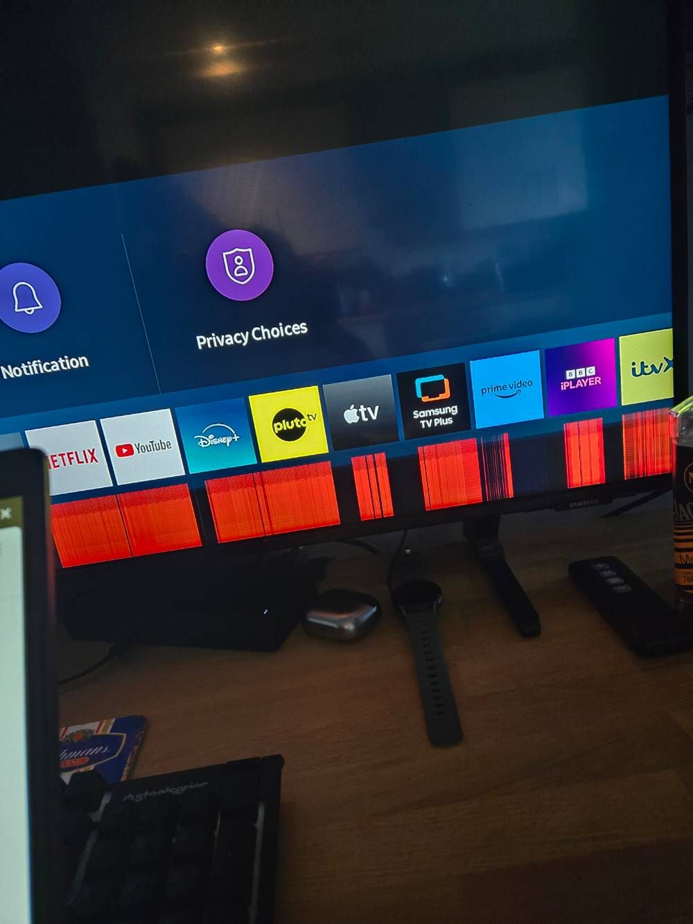 Red Spikes Bottom of Screen - Samsung Community