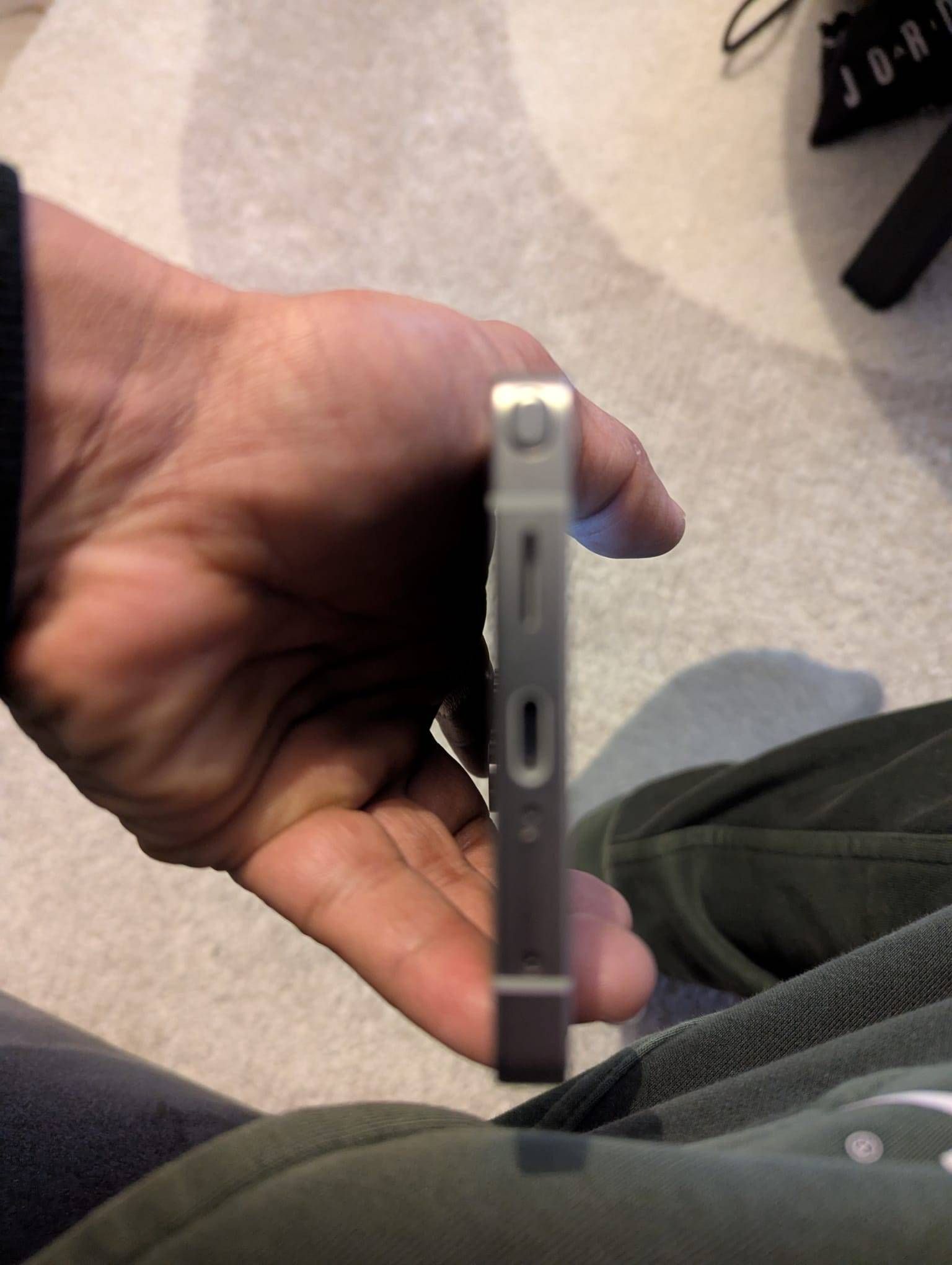 Opgelost: Witte balkjes rondom s25 Ultra - Samsung Community