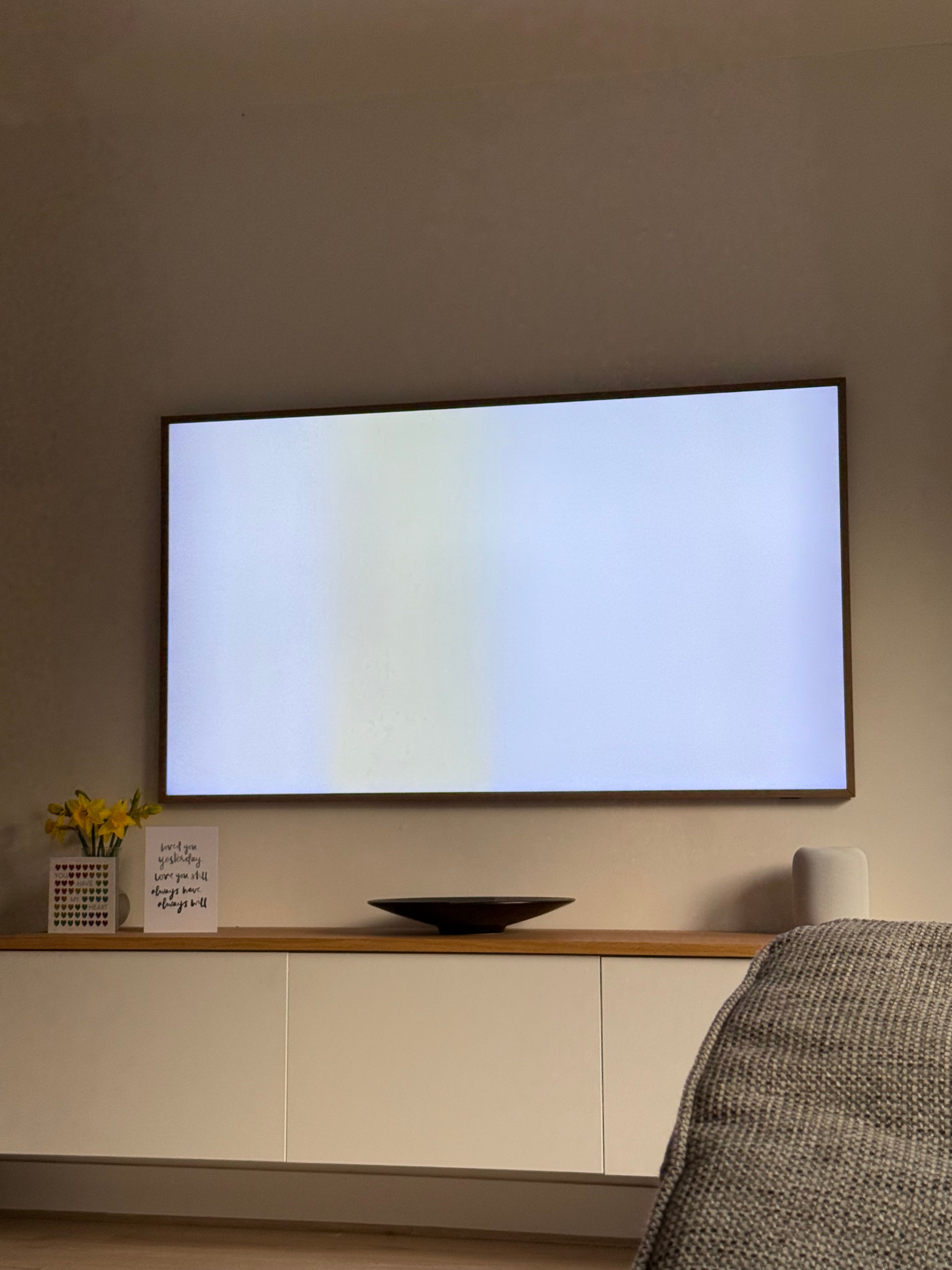 Samsung frame 65 inch discolouration - Samsung Community