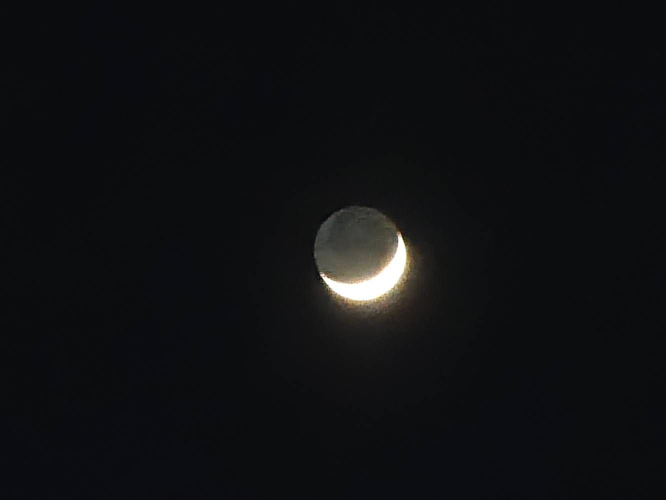 Late night moon pics - Samsung Community