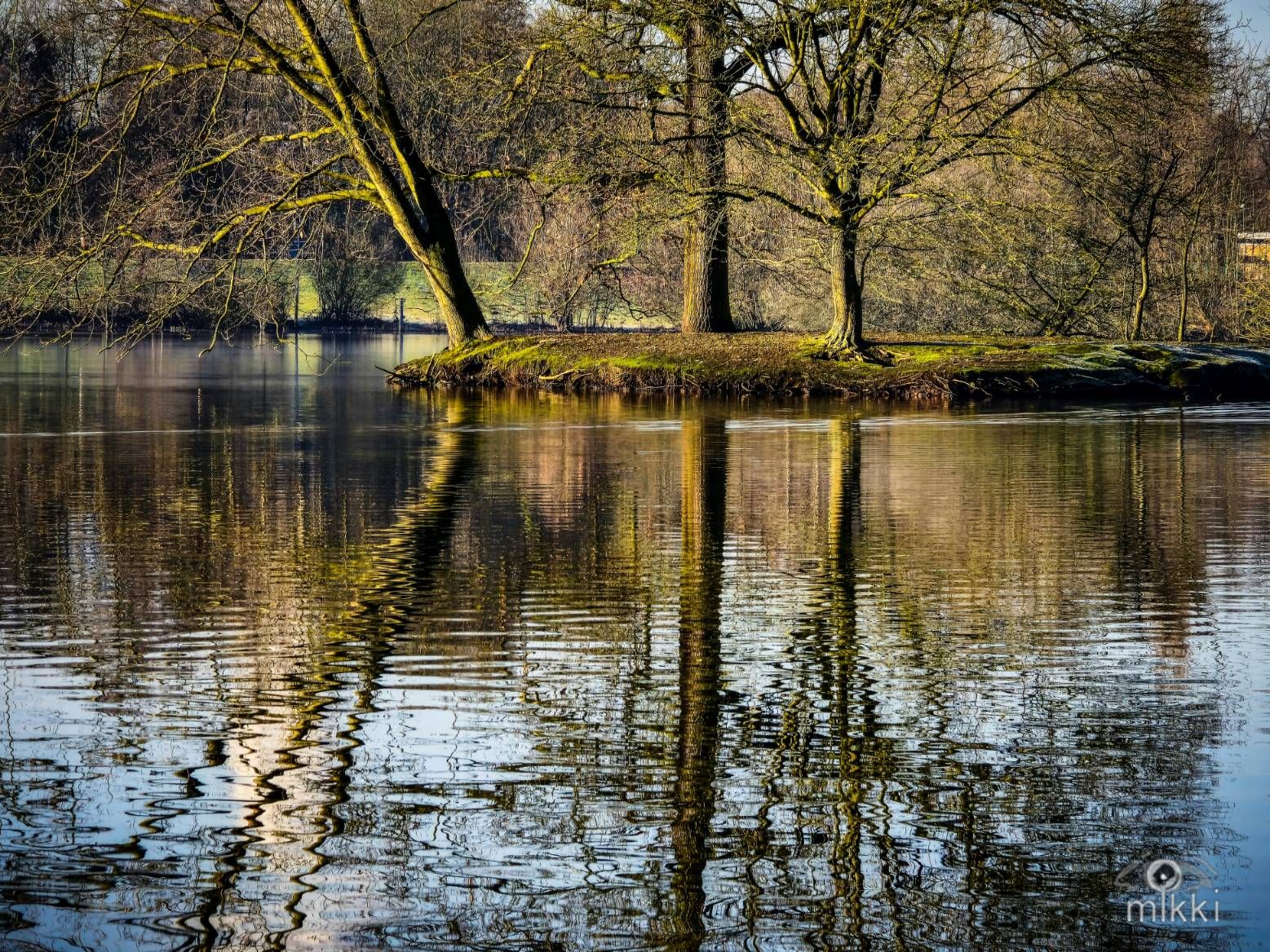 Reflections Overload - Samsung Community