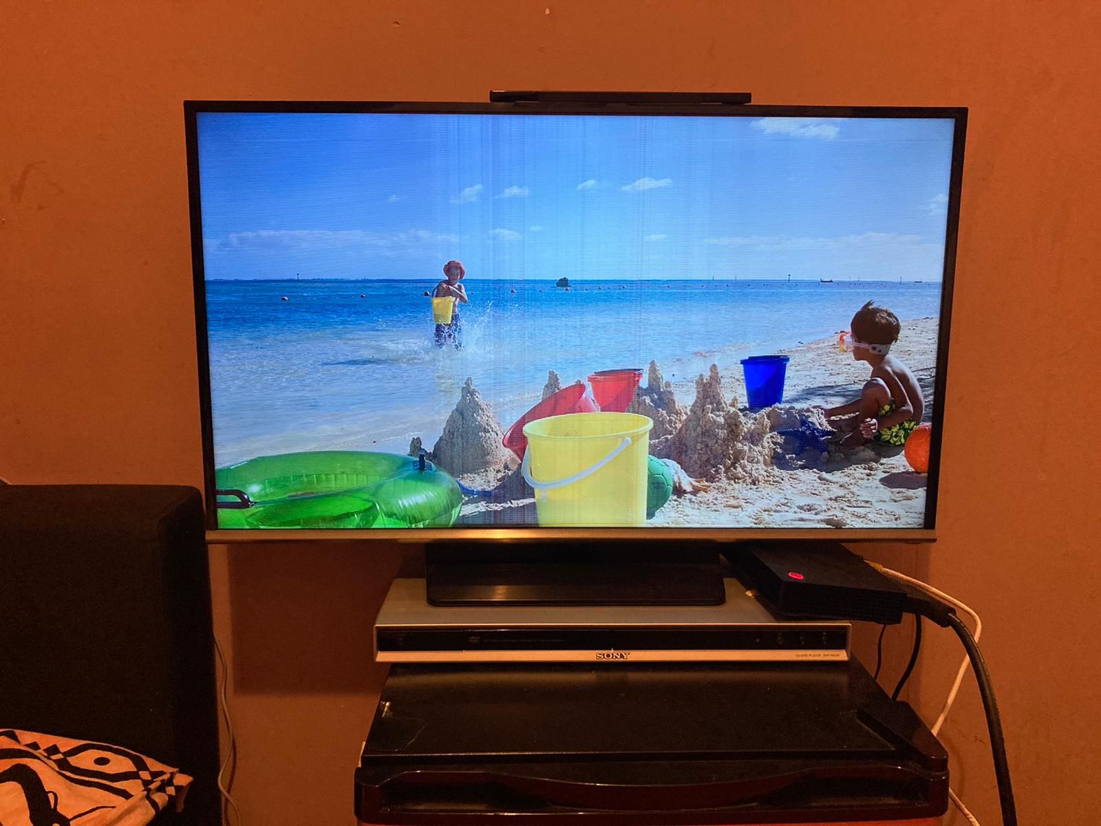 HELP Televisie model UE32H5030AW witte vage strepen over beeld en beeld ...