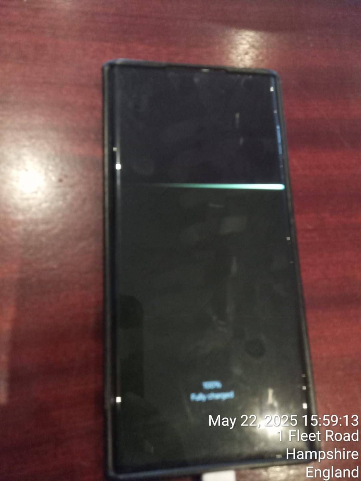 Flashing light appears across my screen on my Samsung s22 after I ...