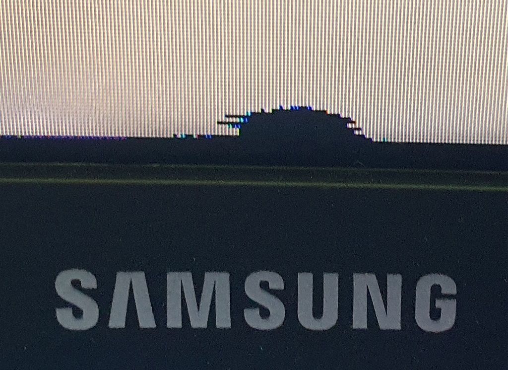 Odyssey G55C strange black areas at the edges of curved display ...